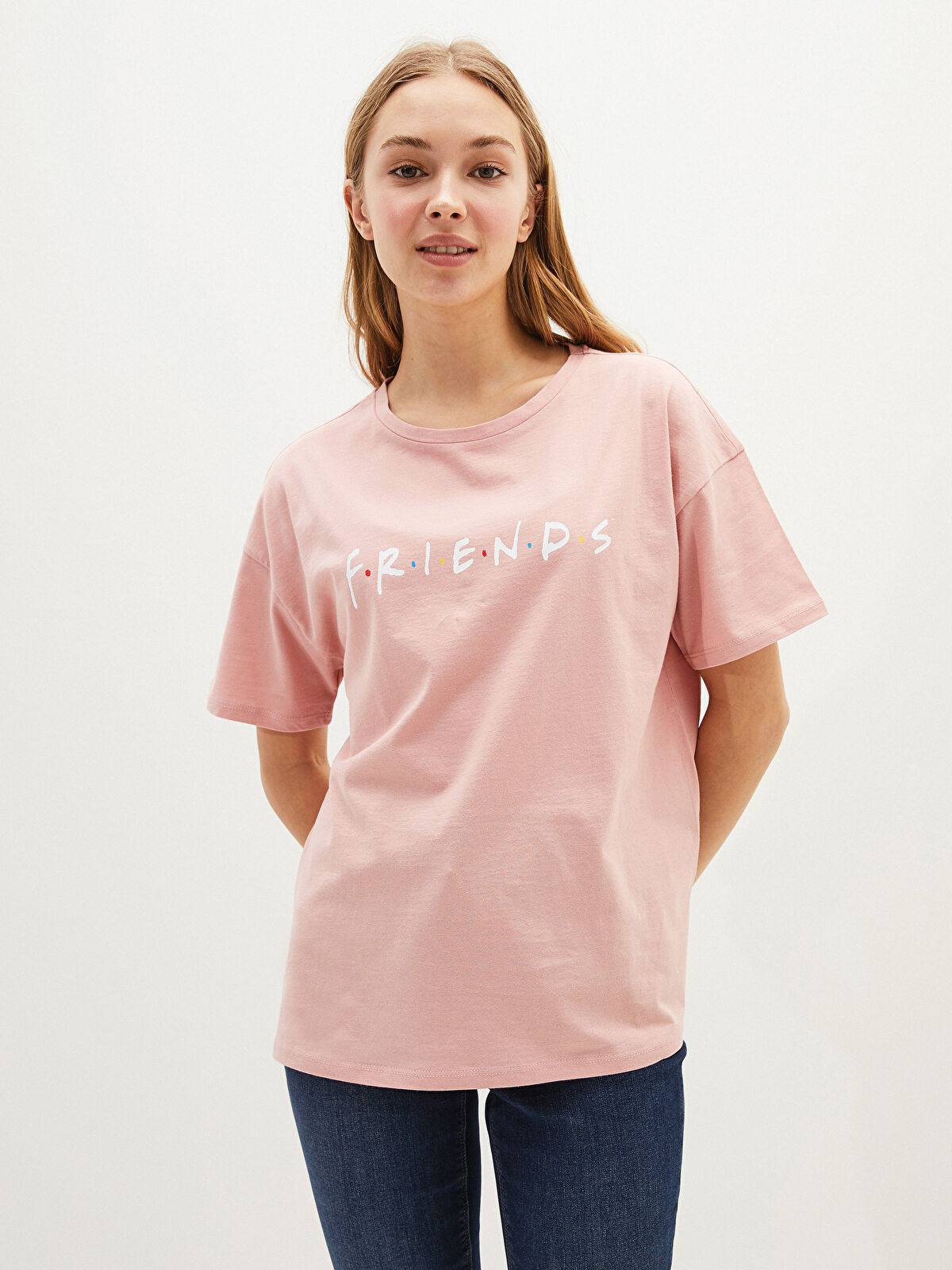 LCW CASUAL Bisiklet Yaka Friends Baskılı Kısa Kollu Pamuklu Kadın Tişört