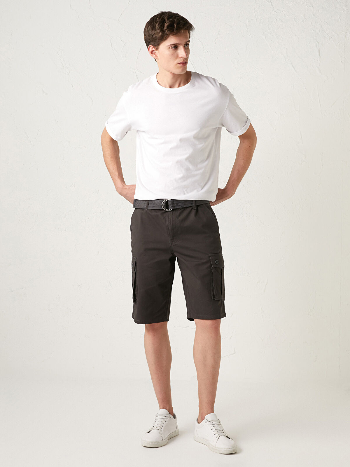 LCW CASUAL Slim Fit Kemerli Erkek Şort