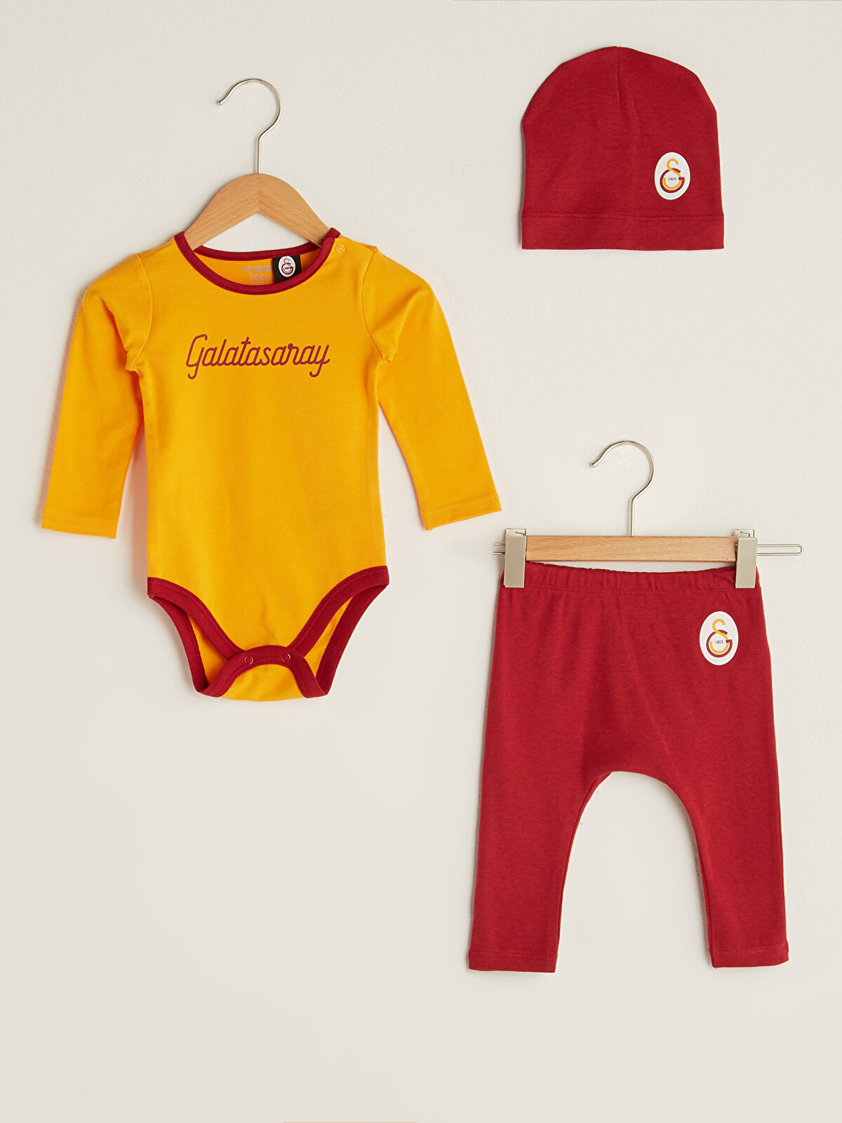 Bisiklet Yaka Uzun Kollu Galatasaray Baskılı Pamuklu Unisex Bebek Taraftar Takım 3'lü