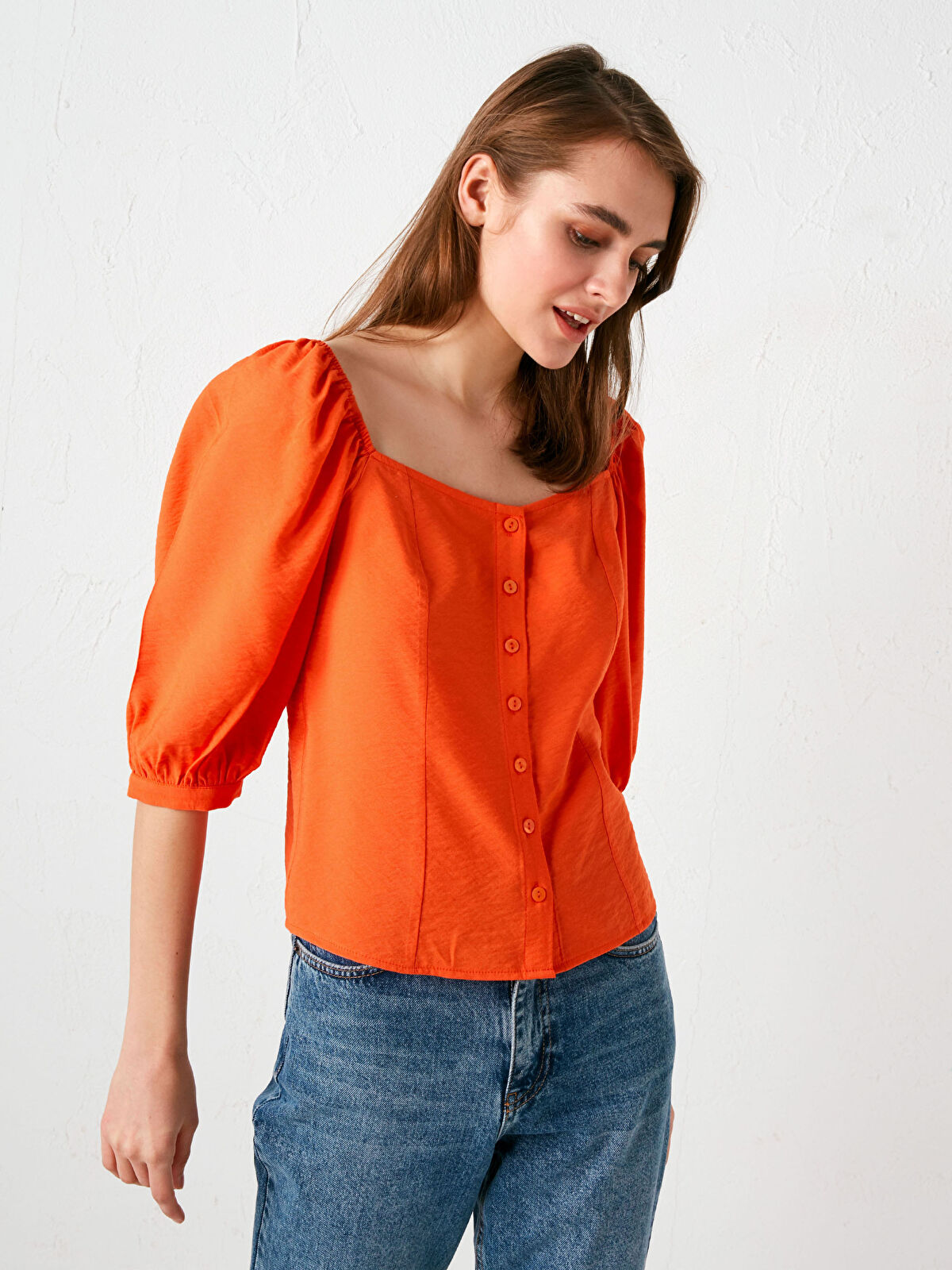 LCW VISION Kare Yaka Düğme Detaylı Kısa Kollu Kadın Bluz LCW VISION Kare Yaka Düğme Detaylı Kısa Kollu Kadın Bluz