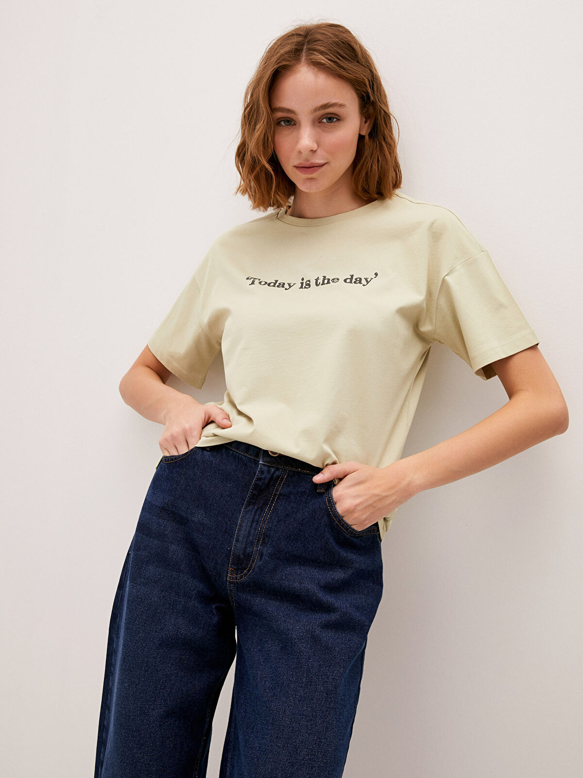 LCW CASUAL Bisiklet Yaka Slogan Baskılı Kısa Kollu Pamuklu Kadın Tişört