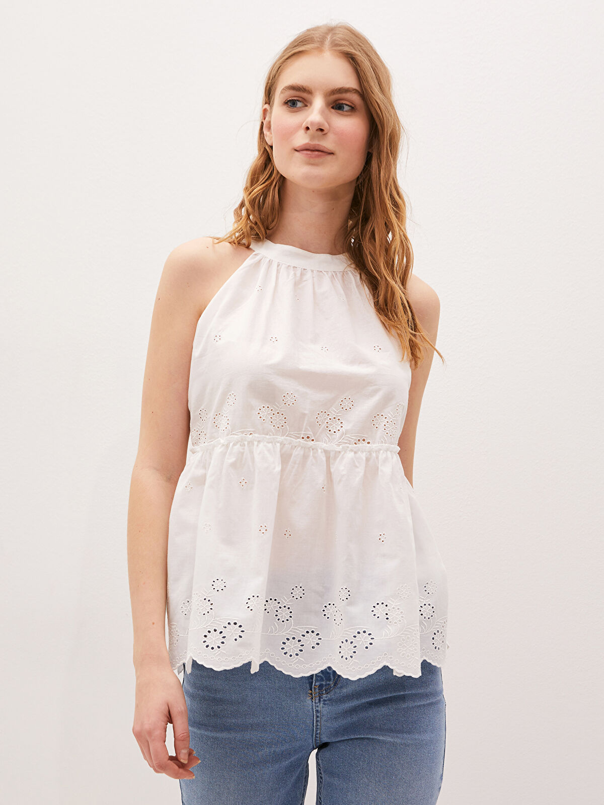 LCW CASUAL Halter Yaka Nakışlı Kolsuz Vual Kumaş Kadın Bluz