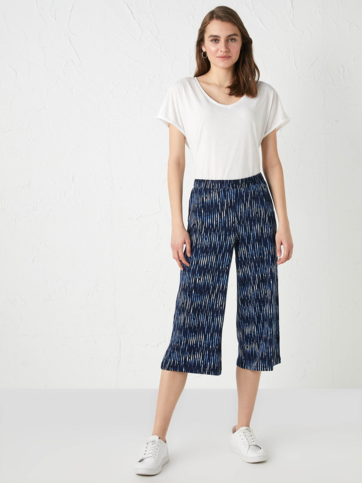 LCW BASIC Beli Lastikli Standart Fit Desenli Kadın Capri LCW BASIC Beli Lastikli Standart Fit Desenli Kadın Capri