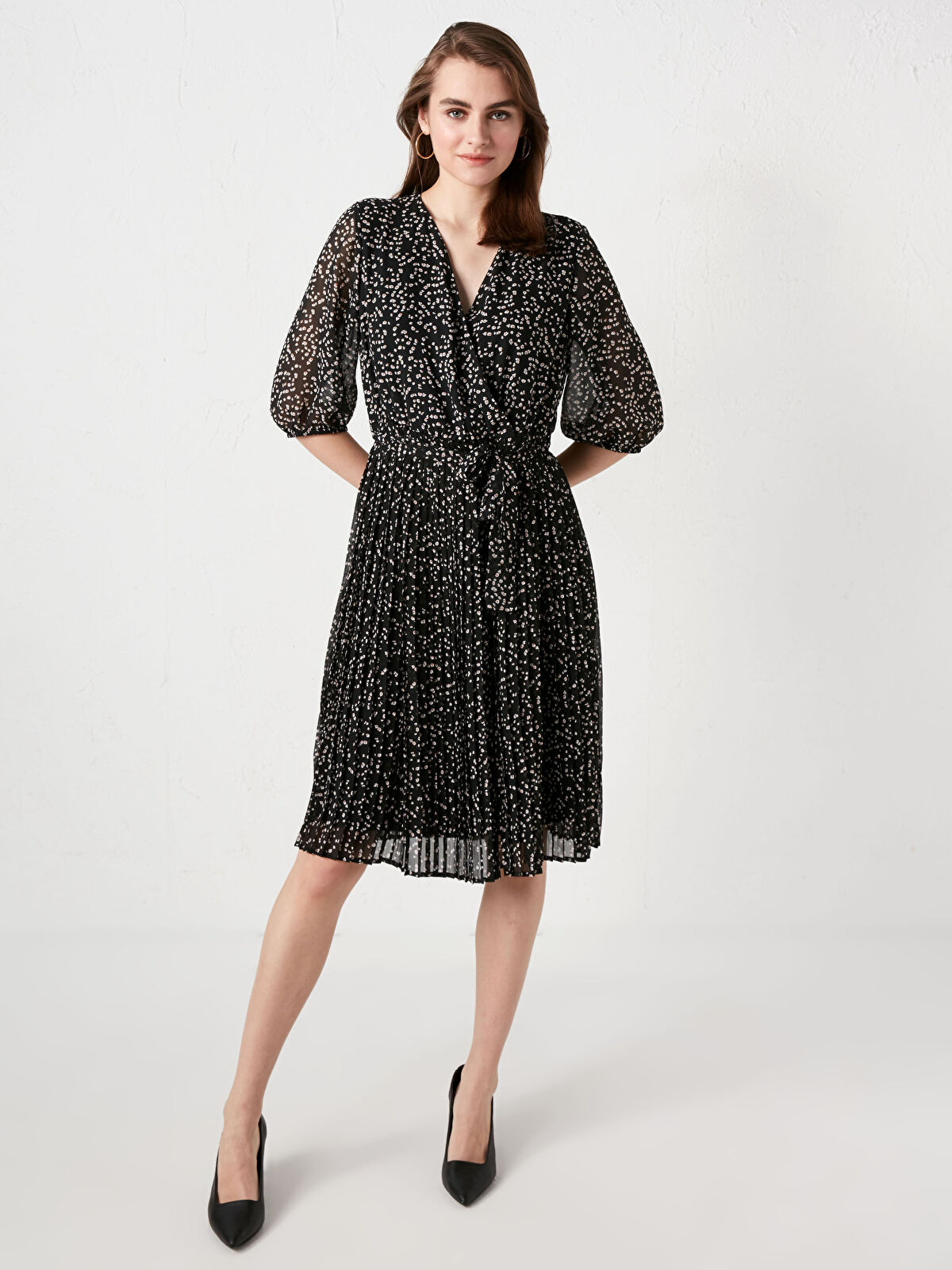 LCW CLASSIC Kruvaze V Yaka Beli Kuşaklı Baskılı Kadın Elbise