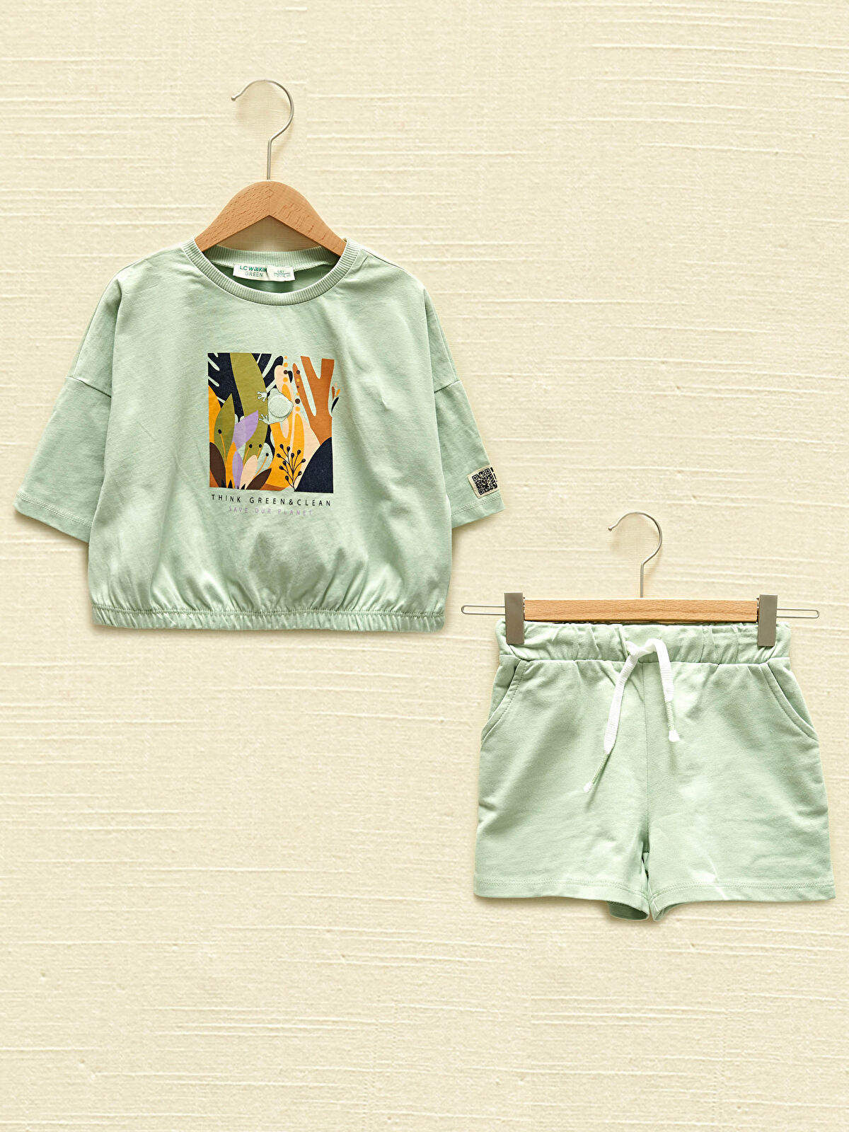 LCW GREEN Bisiklet Yaka Baskılı Organik Pamuklu Kız Çocuk Sweatshirt ve Şort