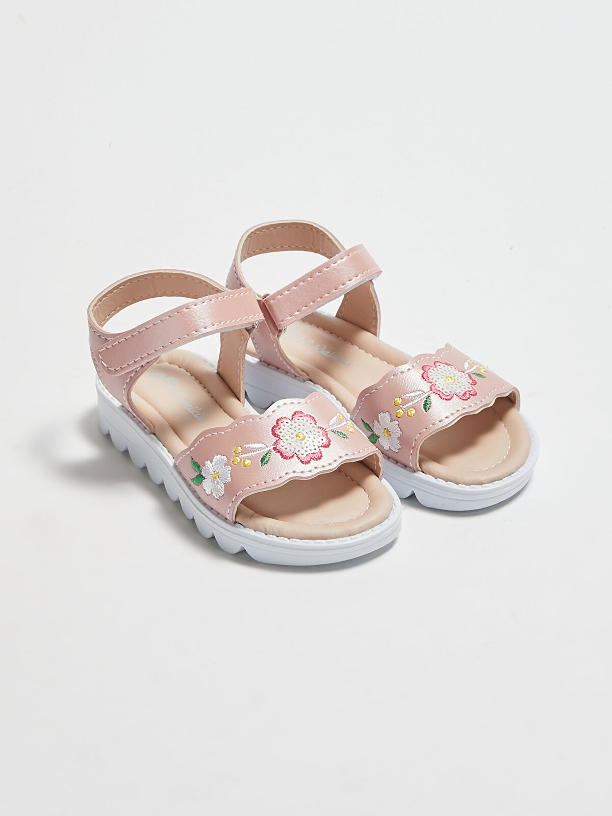 Deri Görünümlü Nakış Detaylı Kız Çocuk Sandalet