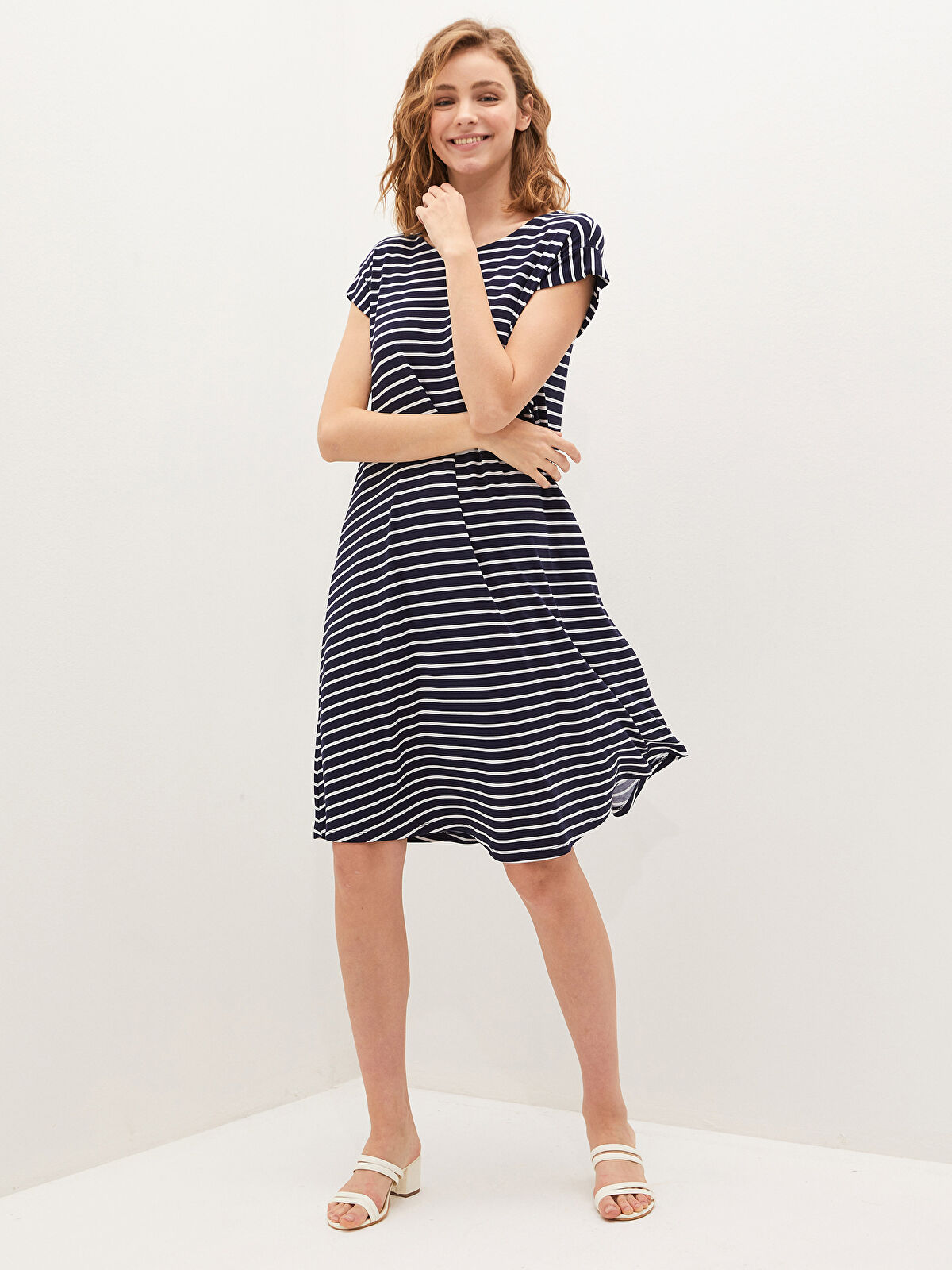 LCW GRACE Bisiklet Yaka Baskılı Kısa Kollu Viskon Kadın Elbise