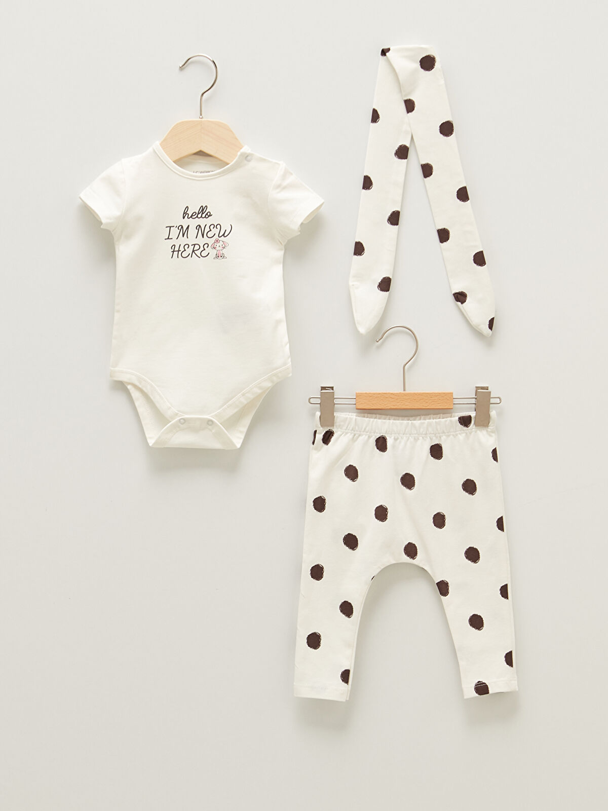 Bisiklet Yaka Kısa Kollu Baskılı Pamuklu Kız Bebek Çıtçıtlı Body Pantolon ve Saç Bandı 3'lü Takım