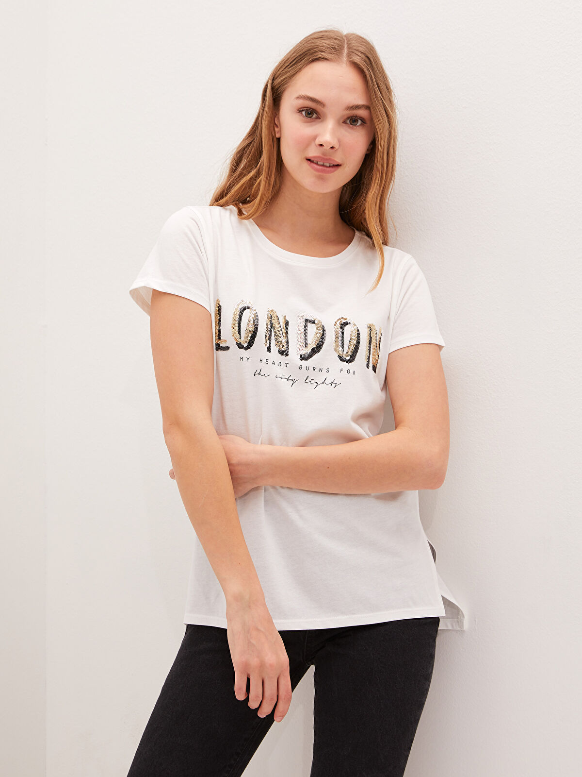 LCW CASUAL Bisiklet Yaka Pul Payet Baskılı Kısa Kollu Kadın Tişört