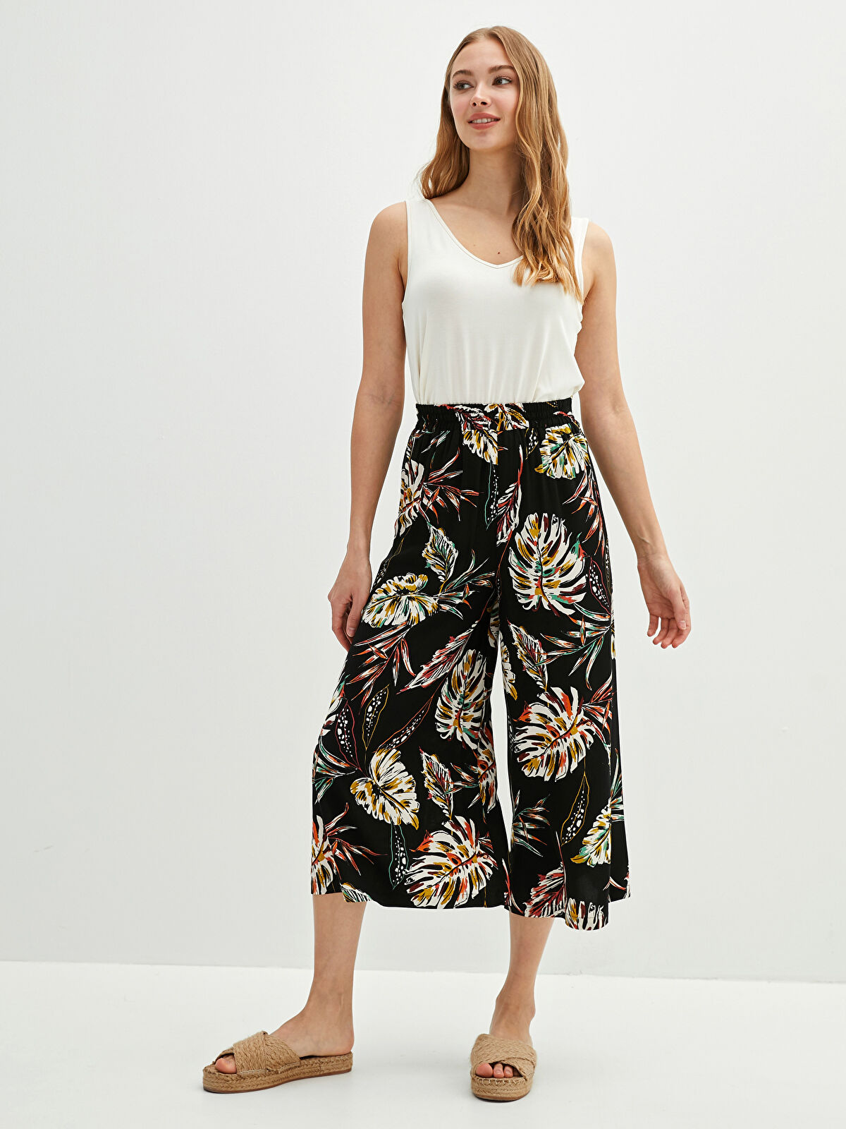 LCW CASUAL Beli Lastikli Baskılı Geniş Paça Poplin Kadın Capri