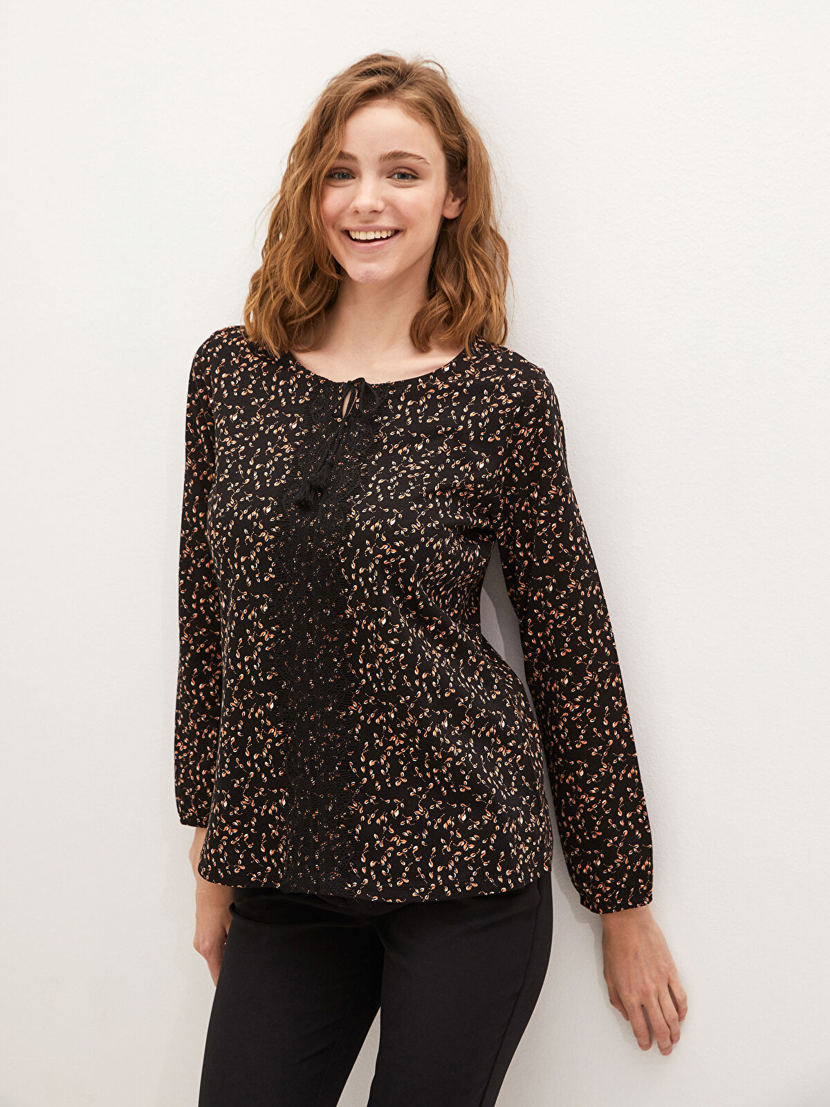 LCW GRACE Bağlamalı Yaka Baskılı Nakış Desenli Uzun Kollu Kadın Bluz