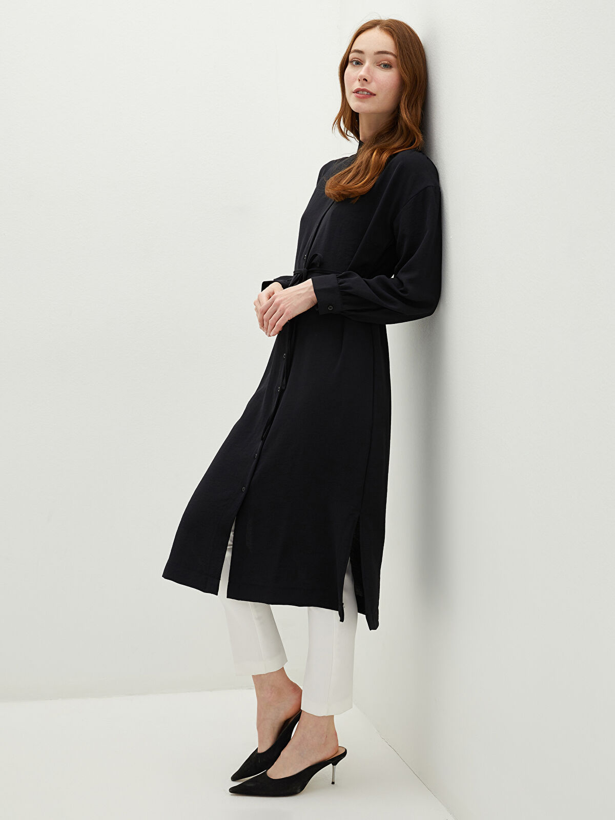 MODEST Hakim Yaka Beli Bağlama Detaylı Uzun Kollu Medine İpeği Kumaş Oversize Kadın Tunik MODEST Hakim Yaka Beli Bağlama Detaylı Uzun Kollu Medine İpeği Kumaş Oversize Kadın Tunik