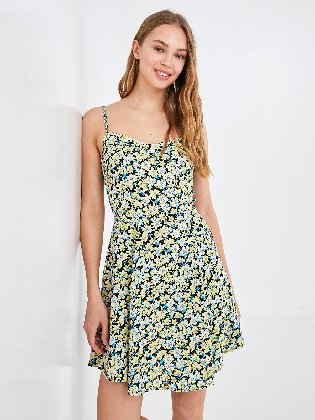 LCW CASUAL Askılı Çiçek Baskılı Viskon Kadın Elbise