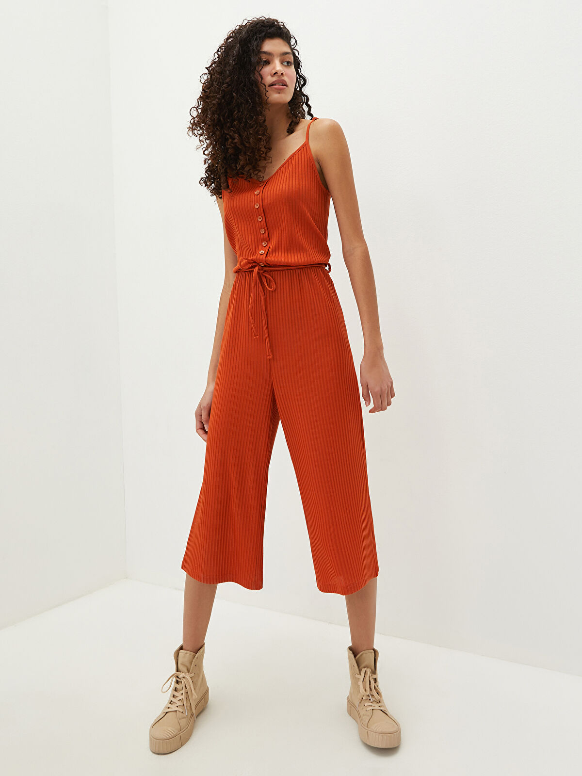 LCW CASUAL Askılı Düğme Detaylı Beli Bağlamalı Kadın Fitilli Tulum LCW CASUAL Askılı Düğme Detaylı Beli Bağlamalı Kadın Fitilli Tulum