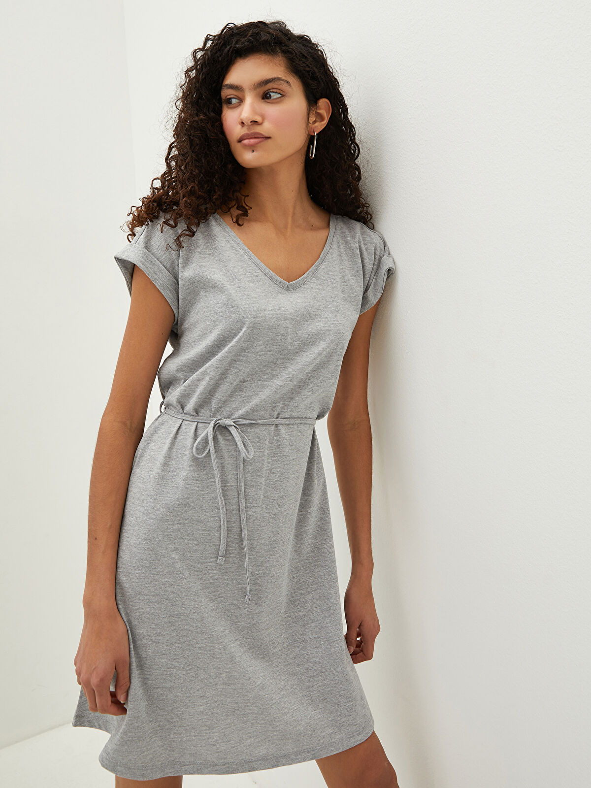 LCW CASUAL V Yaka Düz Kısa Kollu Beli Bağlama Detaylı Kadın Elbise