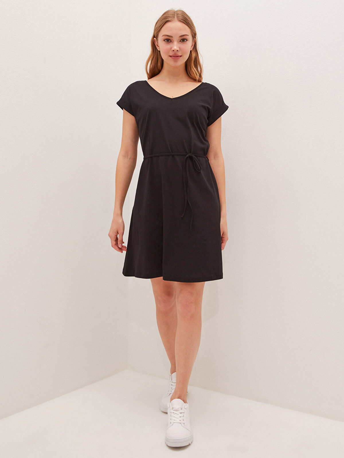 LCW CASUAL V Yaka Düz Kısa Kollu Beli Bağlama Detaylı Pamuklu Kadın Elbise