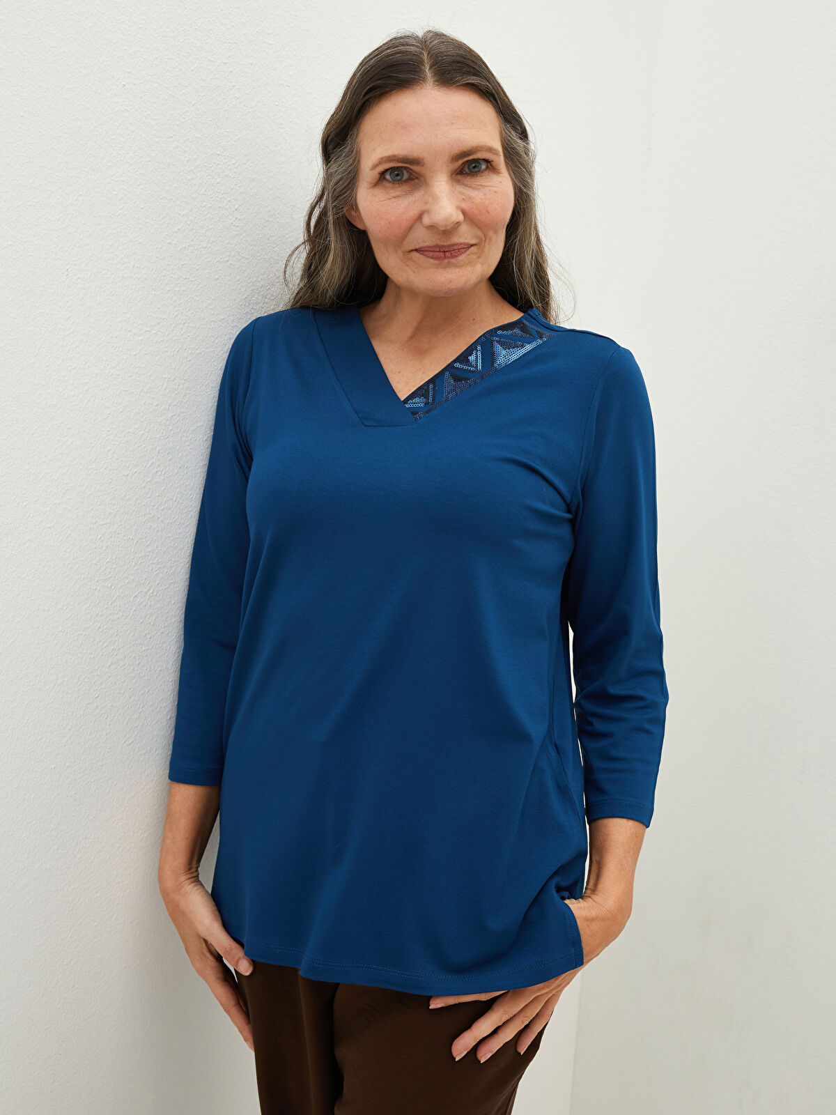 LCW GRACE V Yaka Pul İşlemeli Viskon Kadın Bluz