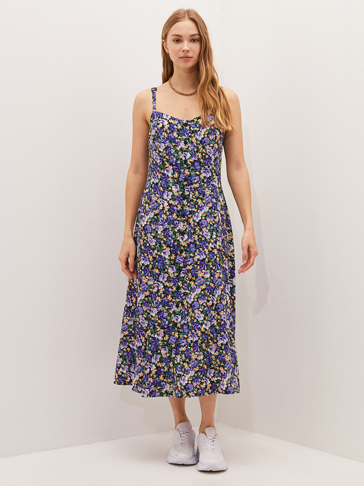 LCW CASUAL Askılı Çiçek Desenli Düğme Detaylı Belmando Kumaş Kadın Elbise