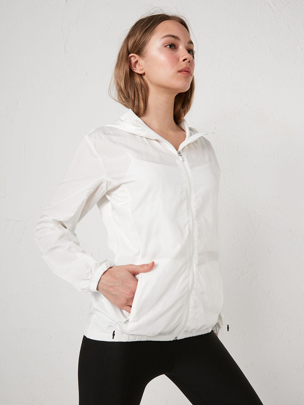 Kapüşon Yaka Cep Detaylı Uzun Kollu Kadın Outdoor Yağmurluk Kapüşon Yaka Cep Detaylı Uzun Kollu Kadın Outdoor Yağmurluk
