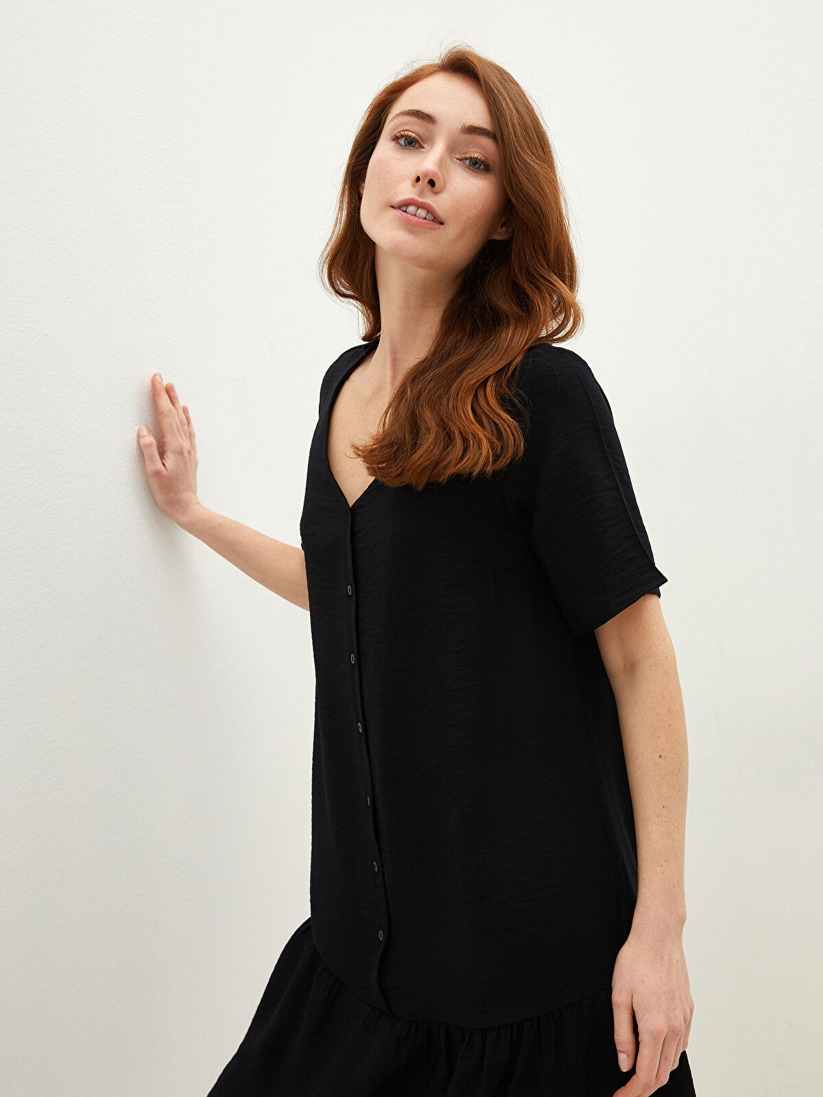 LCW CLASSIC V Yaka Düz Önden Düğmeli Kısa Kollu Kadın Elbise