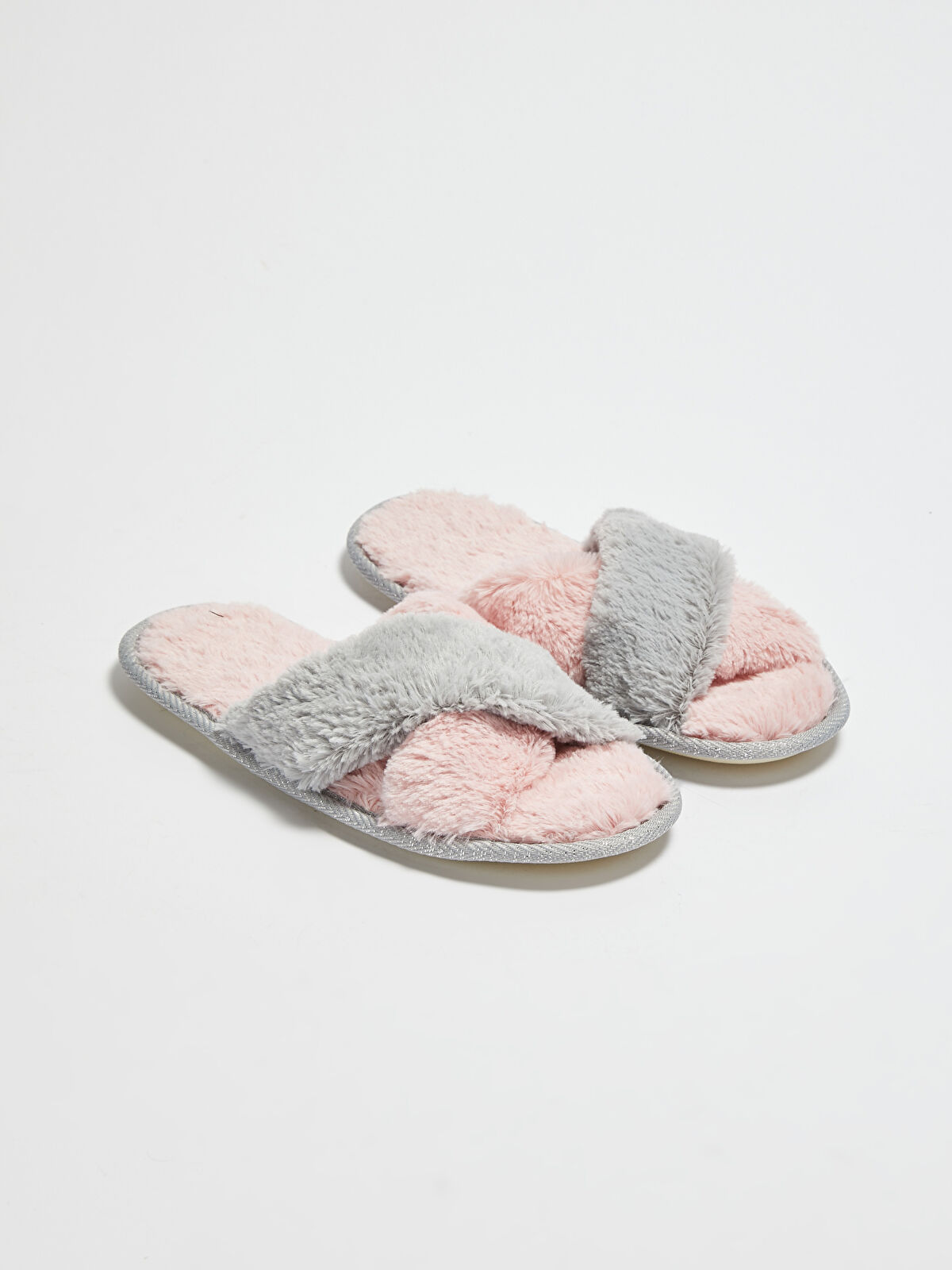 Çapraz Bantlı Pelüş Kadın Ev Terliği