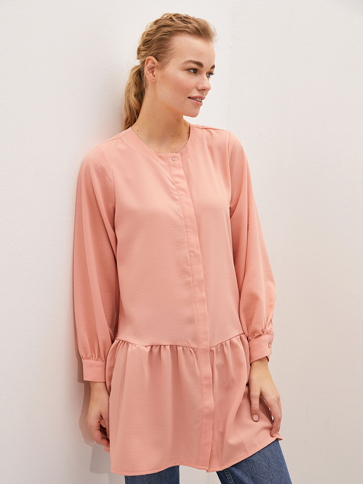 MODEST Bisiklet Yaka Düz Fırfır Detaylı Uzun Kollu Kadın Tunik