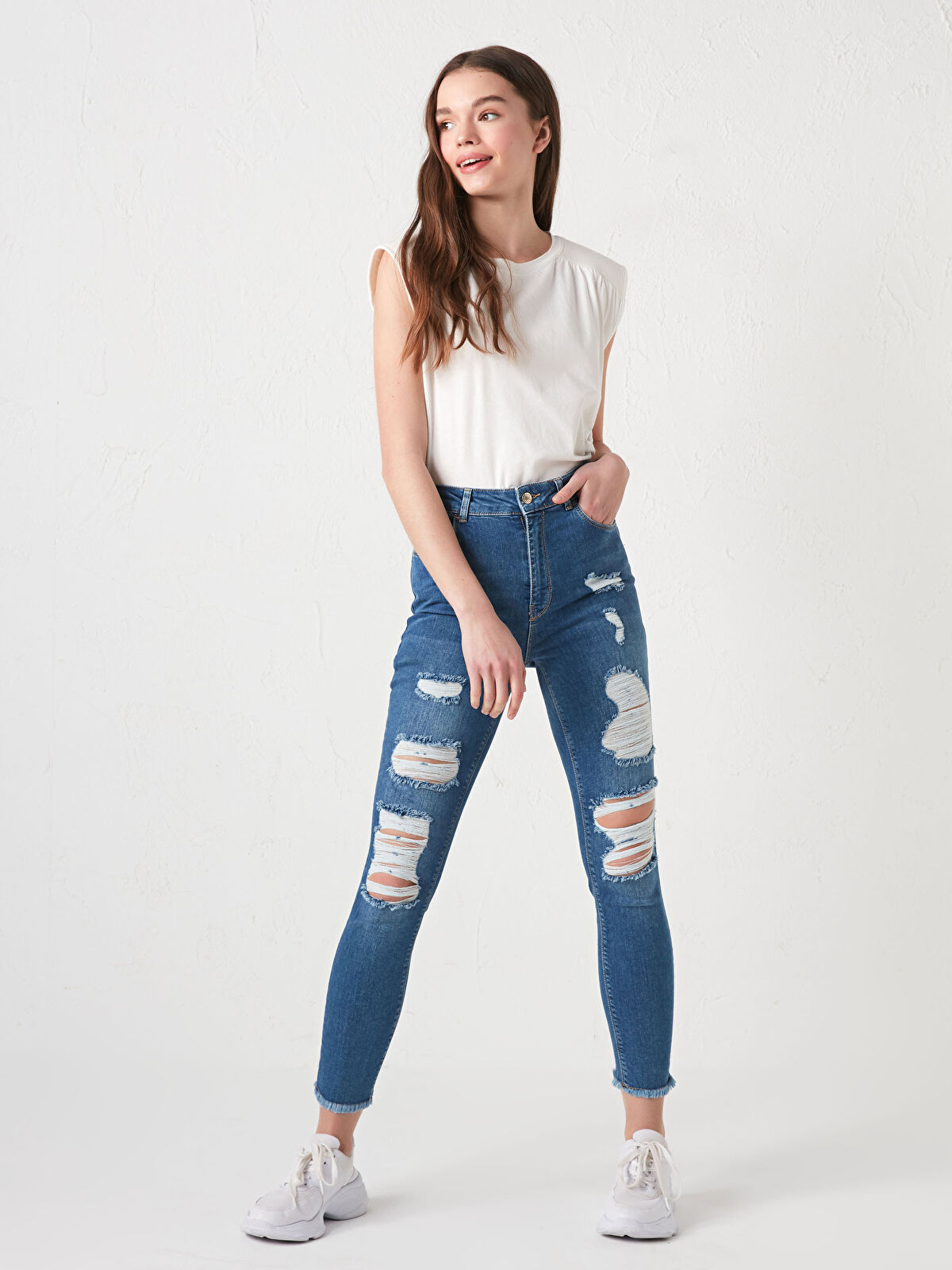 Yüksek Bel Dar Fit Yırtık Desenli Kadın Rodeo Jean Pantolon