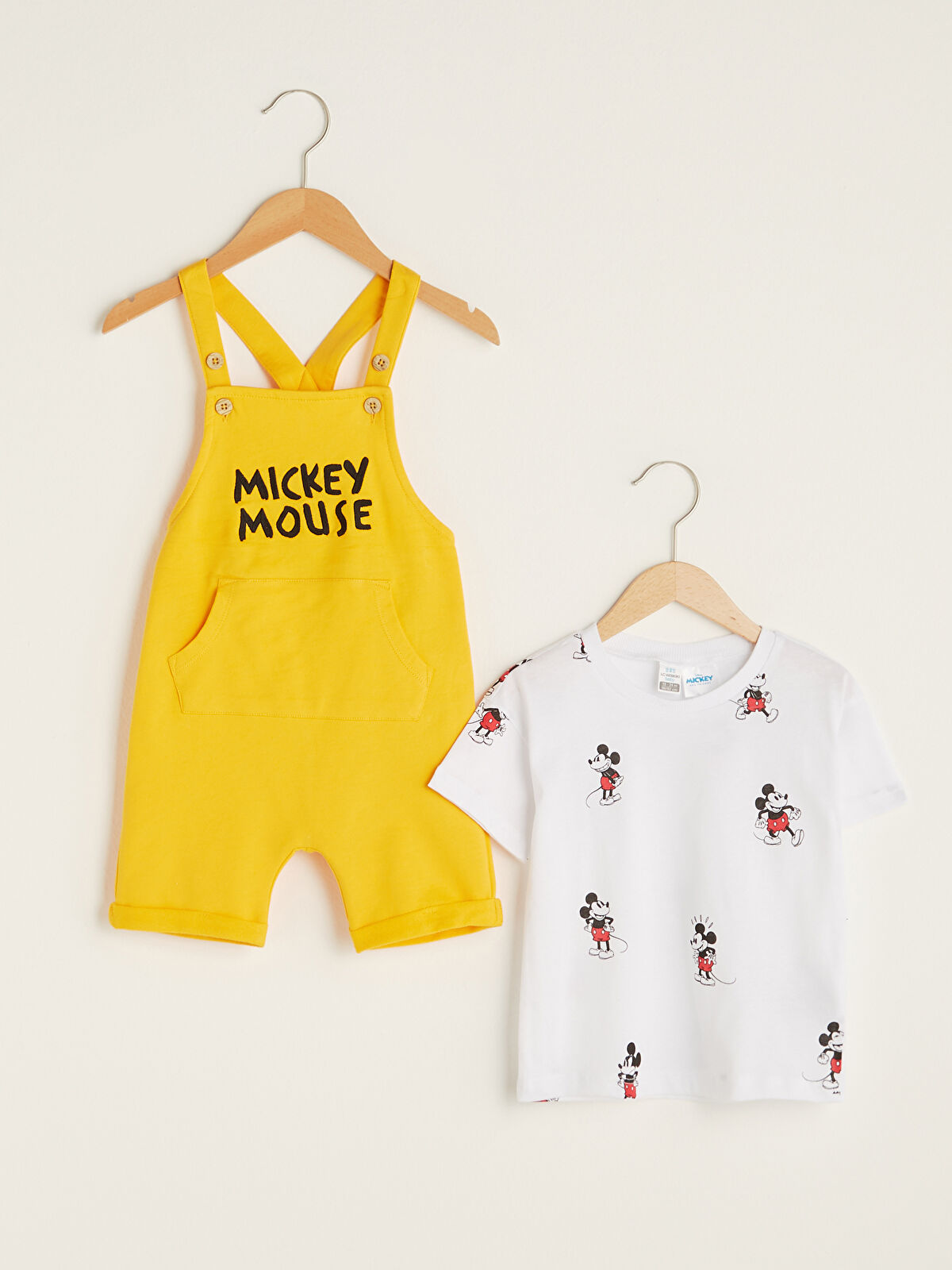 Bisiklet Yaka Kısa Kollu Mickey Mouse Baskılı Pamuklu Tişört ve Salopet 2'li Takım