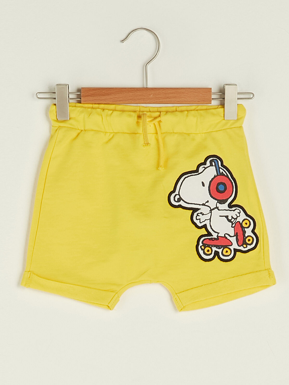 Beli Lastikli Snoopy Baskılı Pamuklu Erkek Bebek Şort