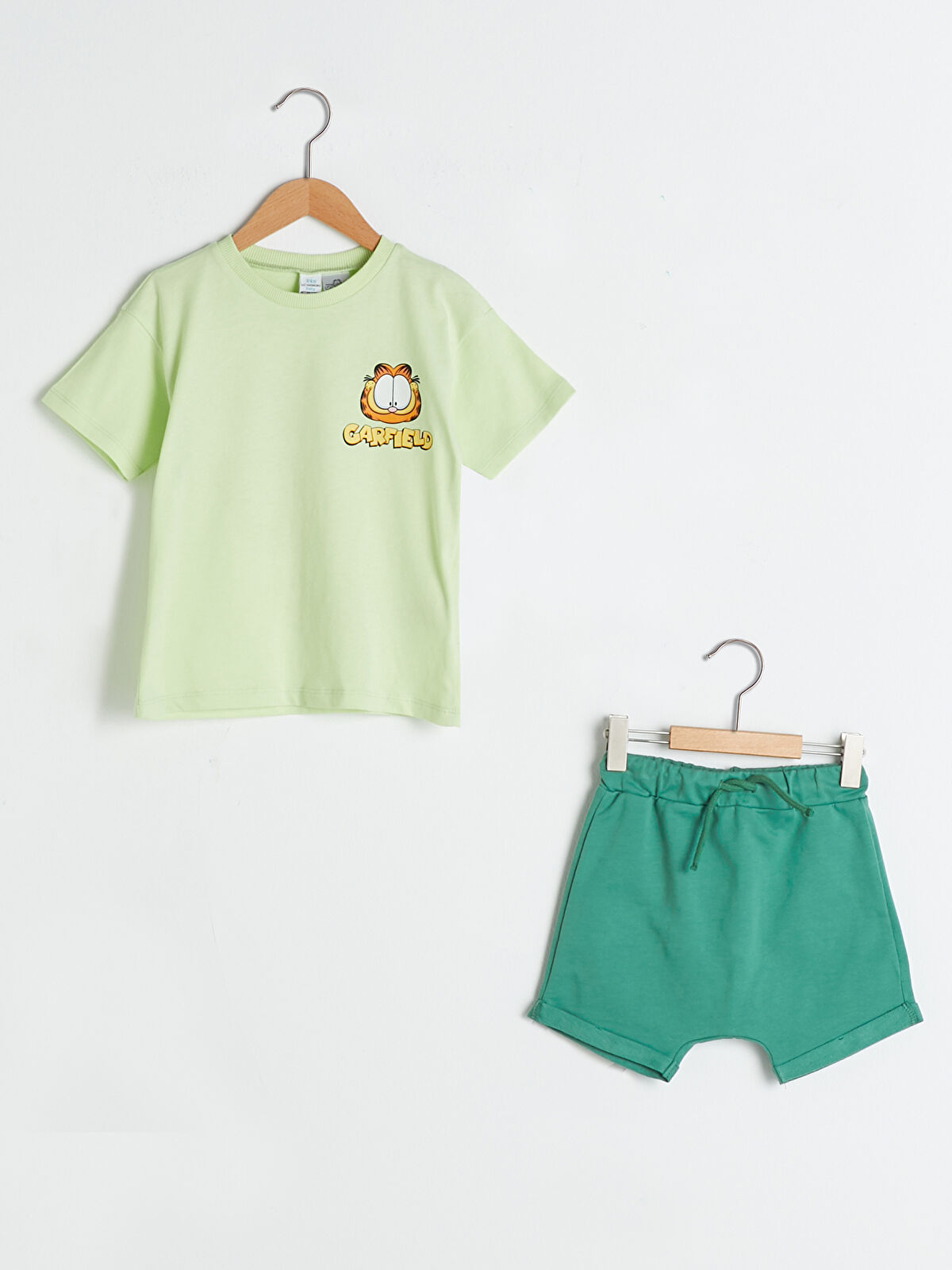 Bisiklet Yaka Kısa Kollu Garfield Baskılı Erkek Bebek Tişört ve Şort 2'li Takım