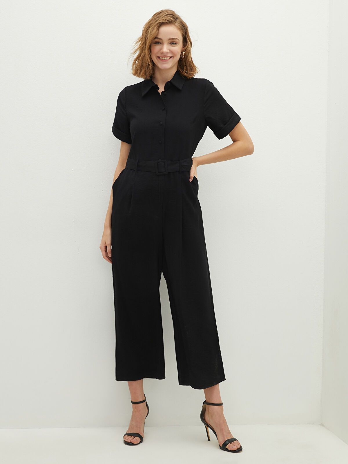 LCW VISION Gömlek Yaka Beli Kemerli Kısa Kollu Cep Detaylı Keten Görünümlü Kadın Tulum