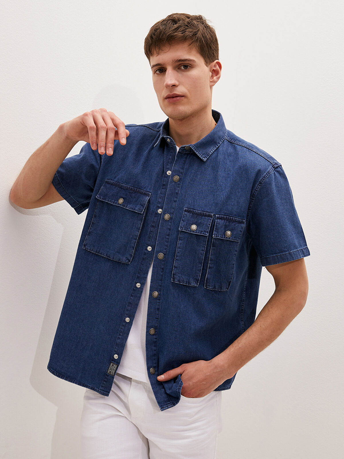 LCW CASUAL Rahat Kalıp Kısa Kollu Erkek Jean Gömlek LCW CASUAL Rahat Kalıp Kısa Kollu Erkek Jean Gömlek