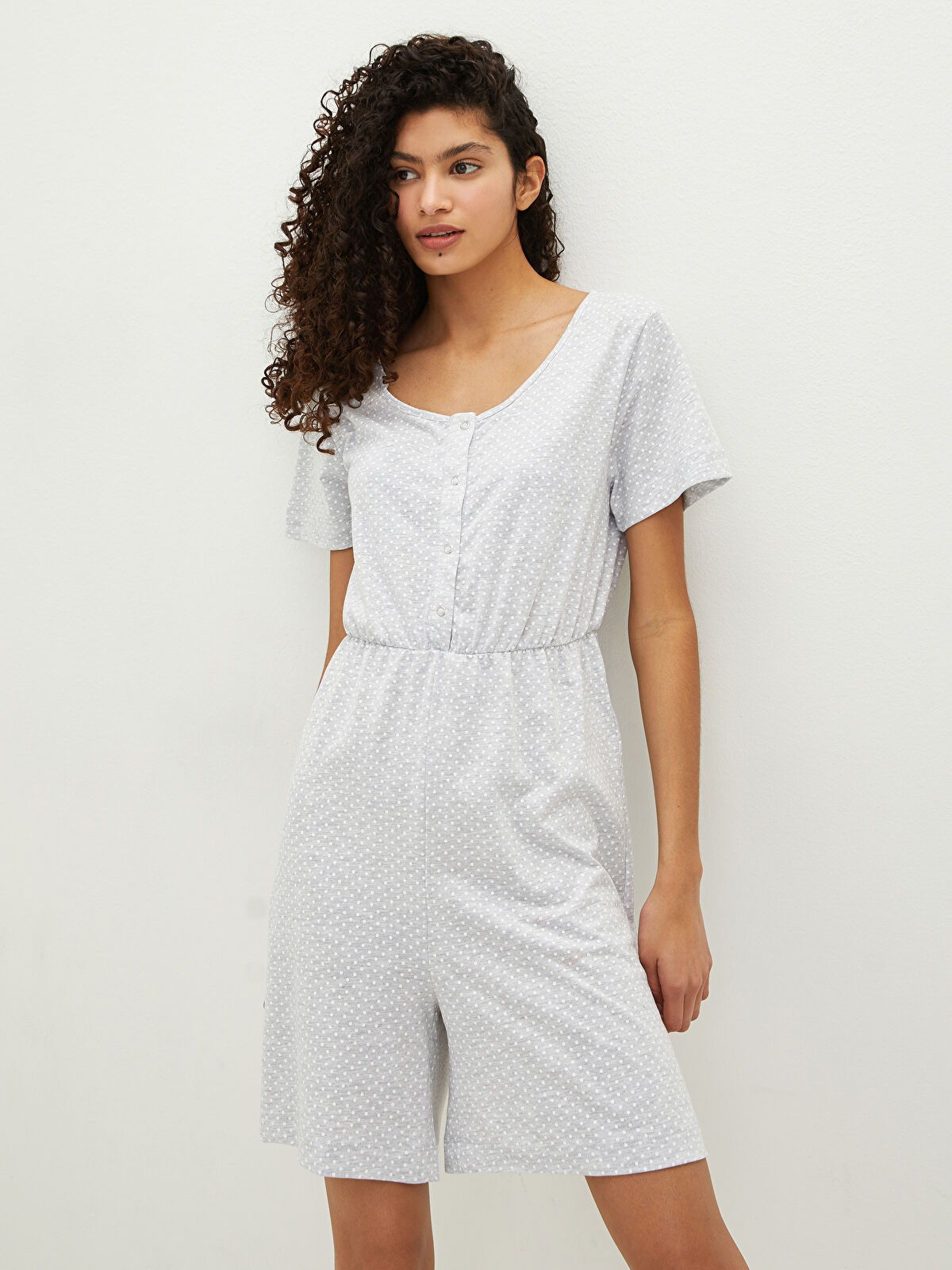 LCW DREAM U Yaka Puantiyeli Kısa Kollu Viskon Vual Kumaş Kadın Tulum