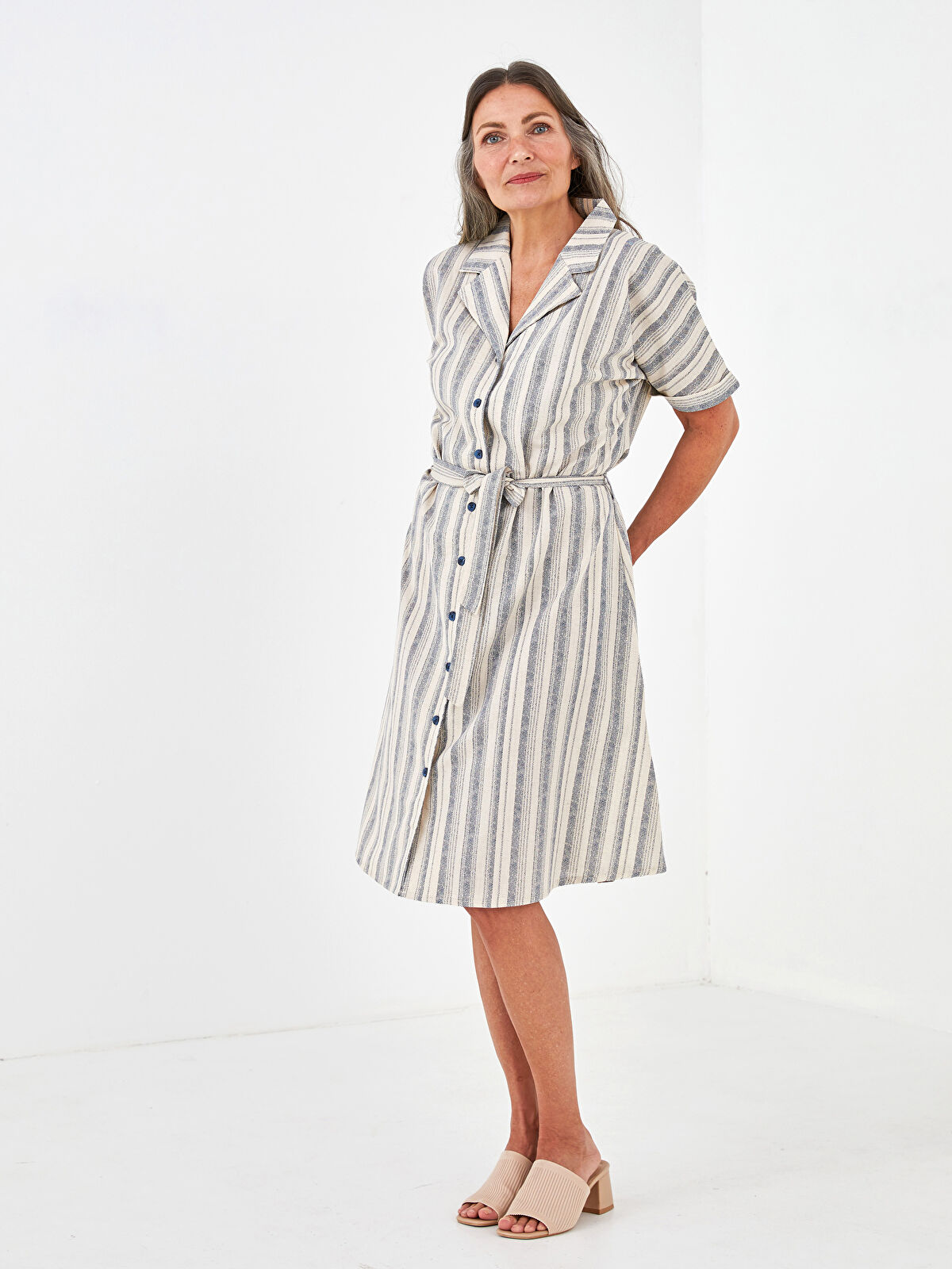 LCW GRACE Gömlek Yaka Çizgili Kısa Kollu Beli Kuşaklı Keten Karışımlı Kumaş Kadın Elbise