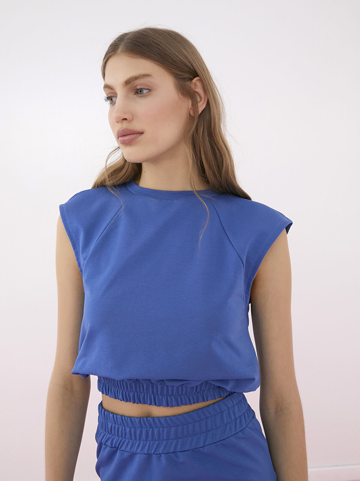 LCW LIMITED Bisiklet Yaka Düz Kolsuz Crop Kadın Sweatshirt