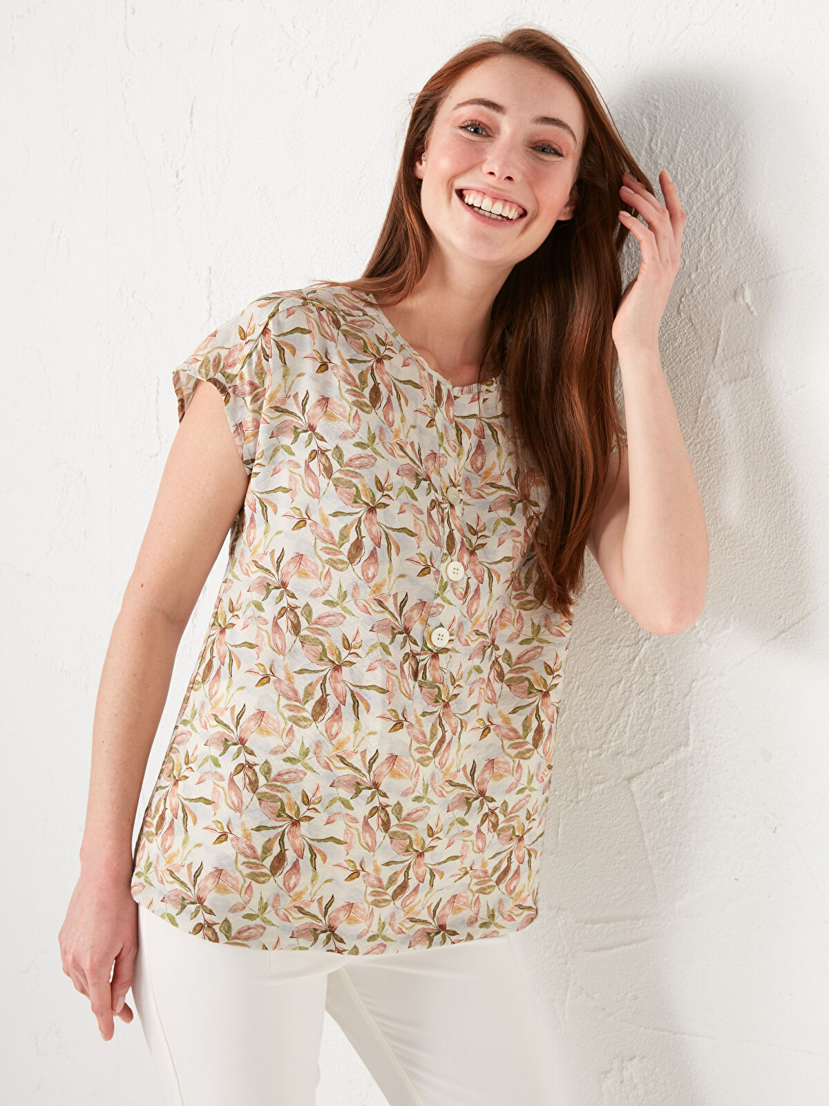 LCW CLASSIC Bisiklet Yaka Çiçek Baskılı Kısa Kollu Viskon Kadın Bluz