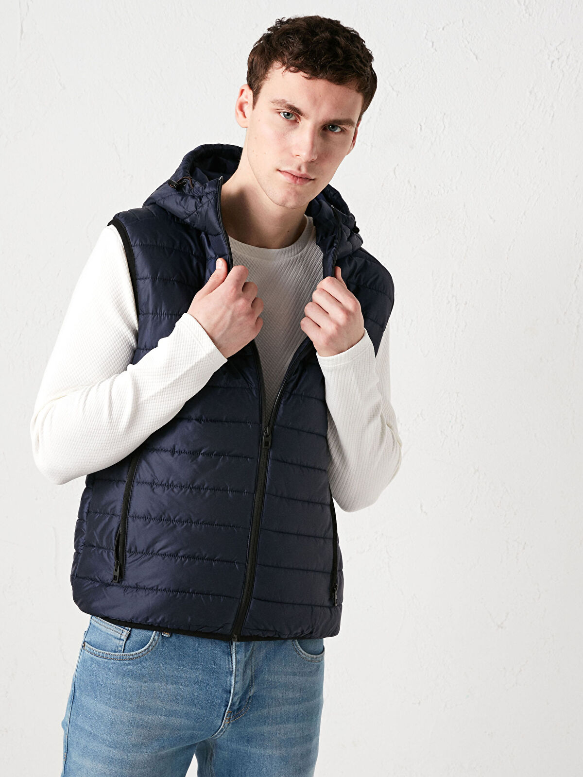 Slim Fit Kapüşonlu Dik Yaka Erkek Şişme Yelek