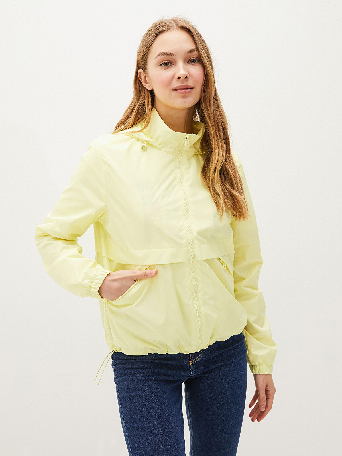 Kapüşon Yaka Düz Cep Detaylı Uzun Kollu Kadın Yağmurluk