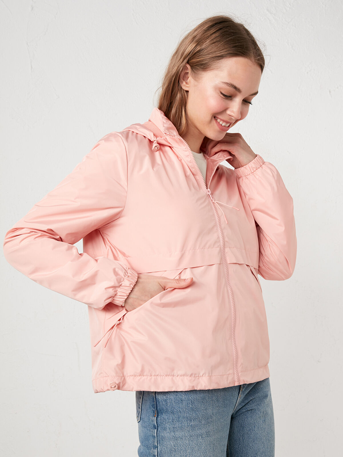 Kapüşon Yaka Düz Cep Detaylı Uzun Kollu Kadın Yağmurluk