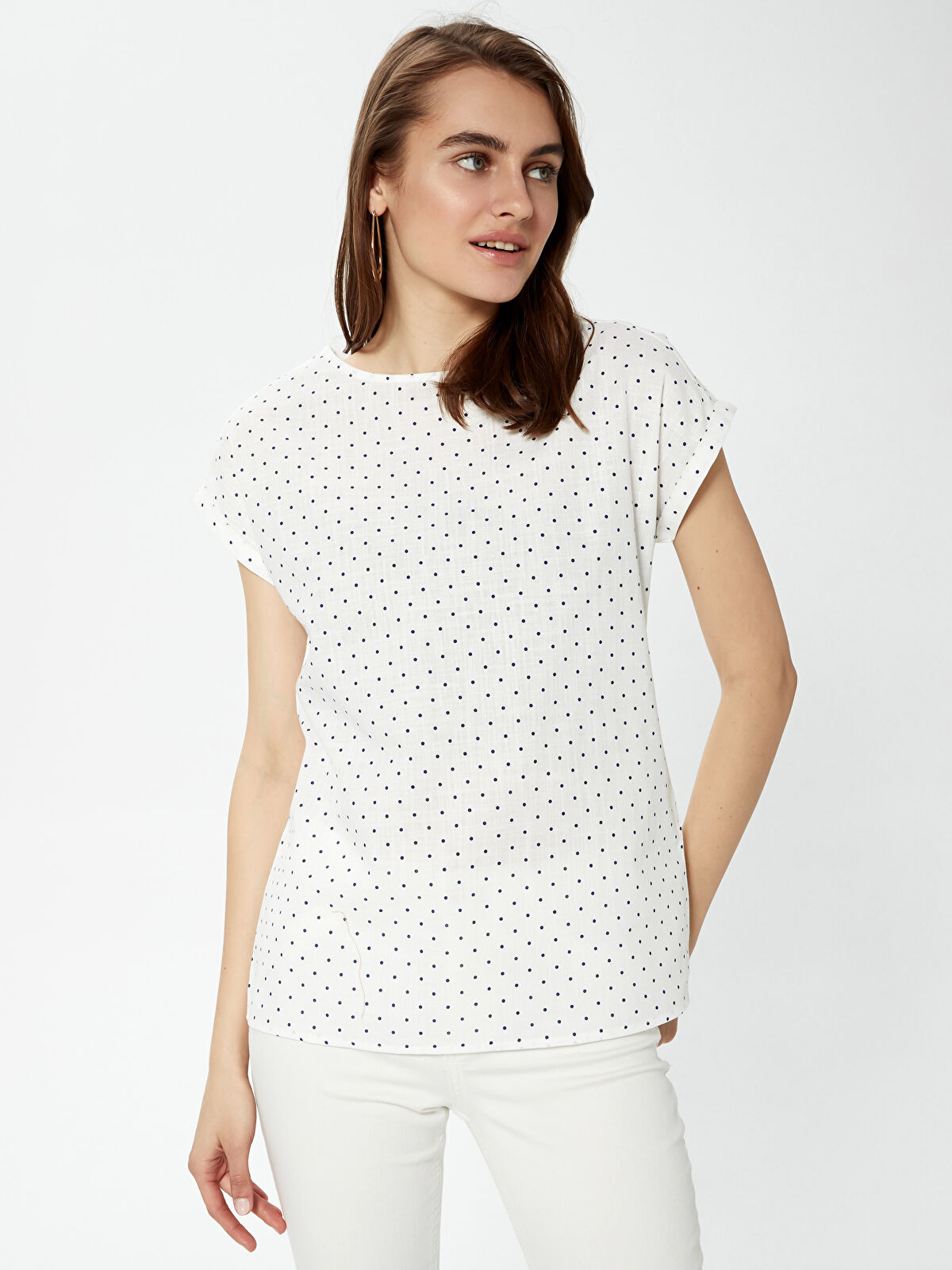 LCW CLASSIC Bisiklet Yaka Puantiye Desenli Kısa Kollu Pamuklu Kadın Bluz