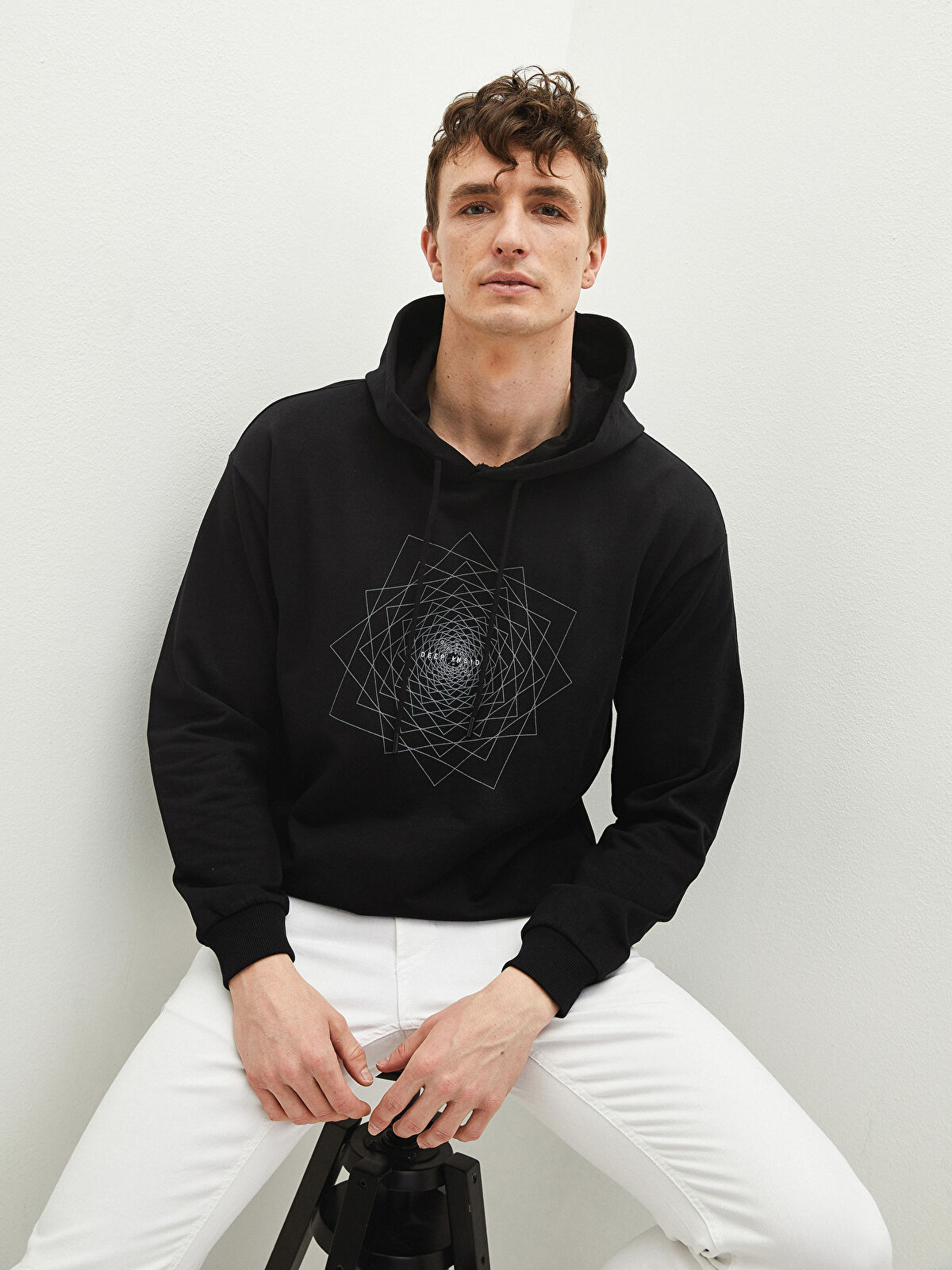 LCW CASUAL Kapüşonlu Uzun Kollu Baskılı Kalın Erkek Sweatshirt