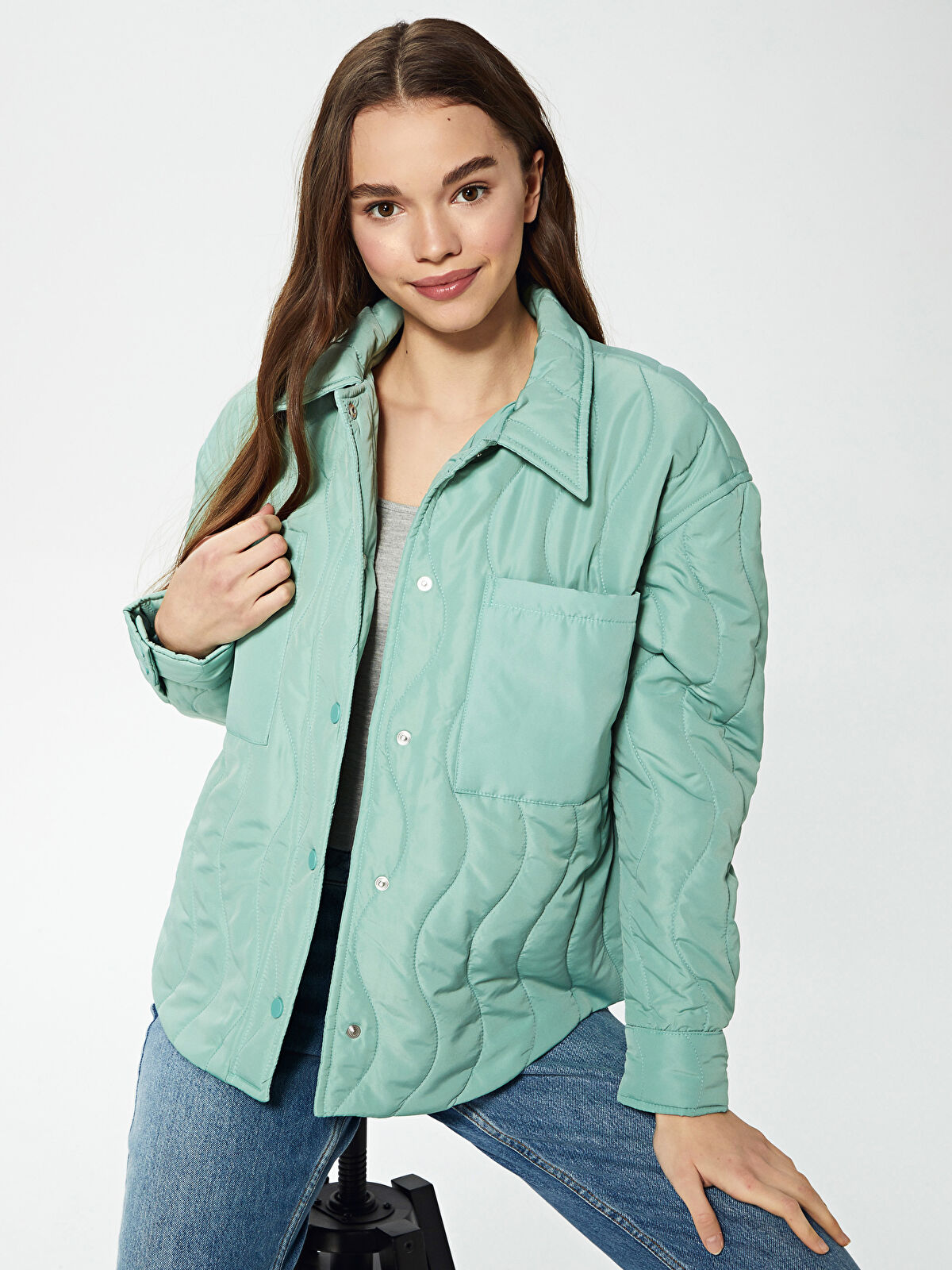 LCW CASUAL Gömlek Yaka Kendinden Desenli Cep Detaylı Uzun Kollu Kadın Mont