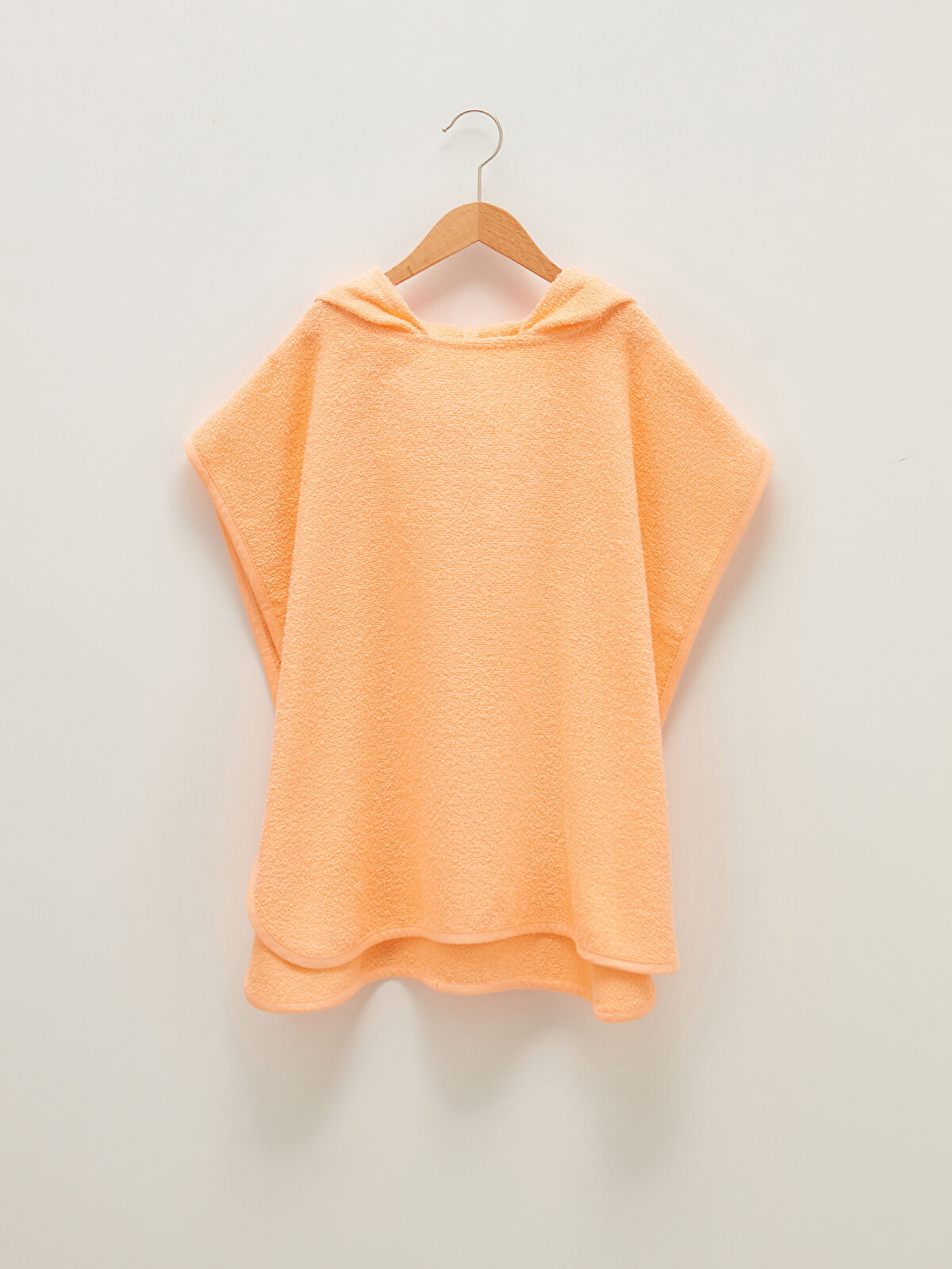 Kapüşonlu Nakış Detaylı Kız Bebek Panço Kapüşonlu Nakış Detaylı Kız Bebek Panço