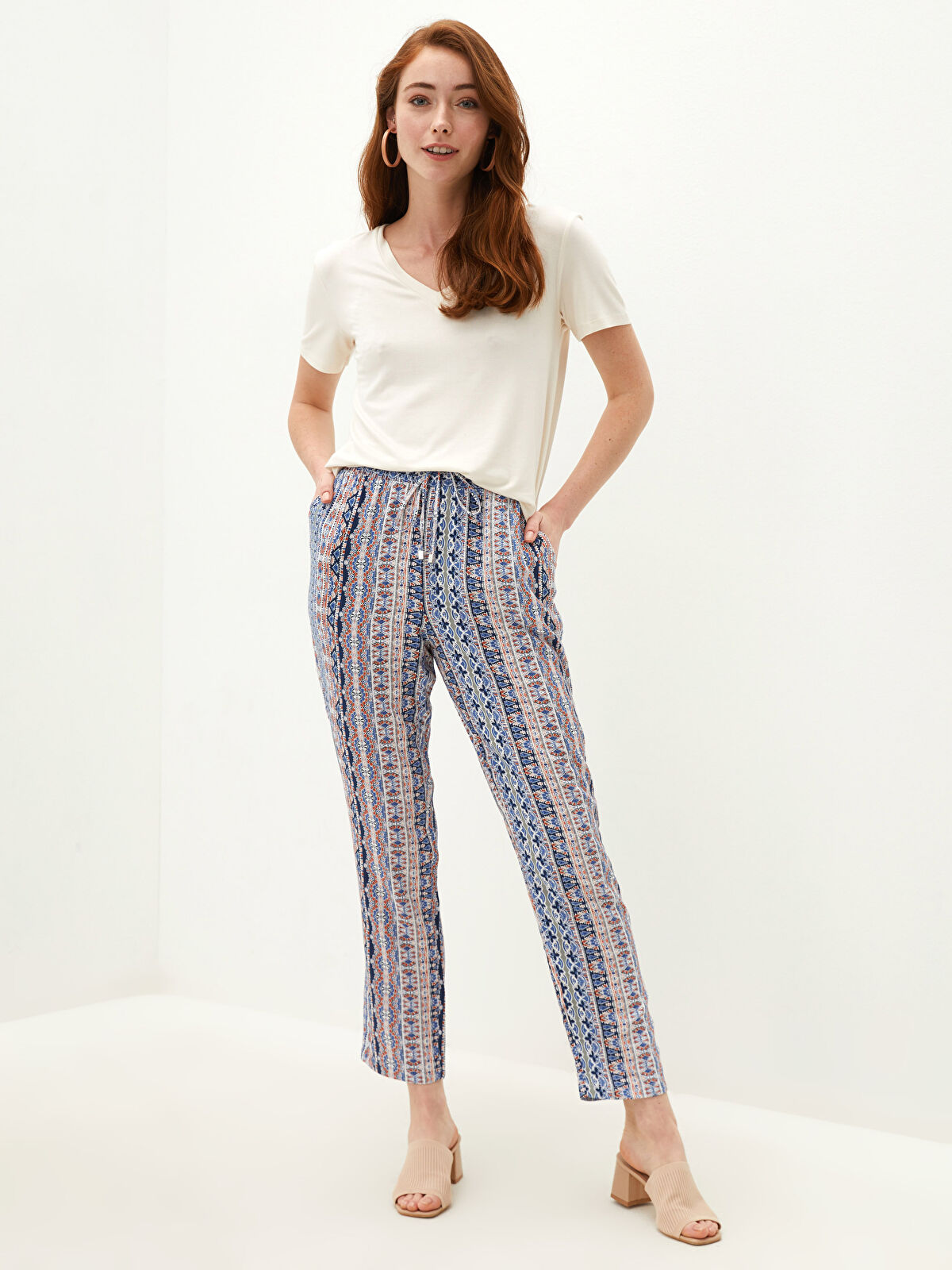 LCW BASIC Beli Lastikli Bol Fit Desenli Bilek Boy Viskon Kadın Pantolon LCW BASIC Beli Lastikli Bol Fit Desenli Bilek Boy Viskon Kadın Pantolon