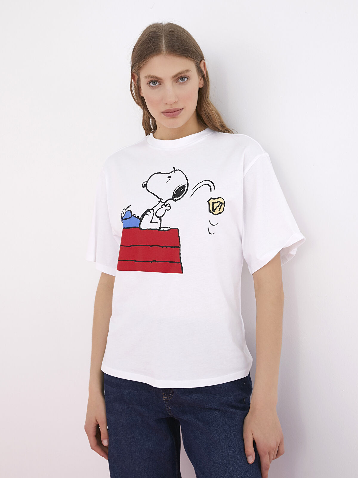 LCW LIMITED Bisiklet Yaka Snoopy Baskılı Kısa Kollu Pamuklu Kadın Tişört