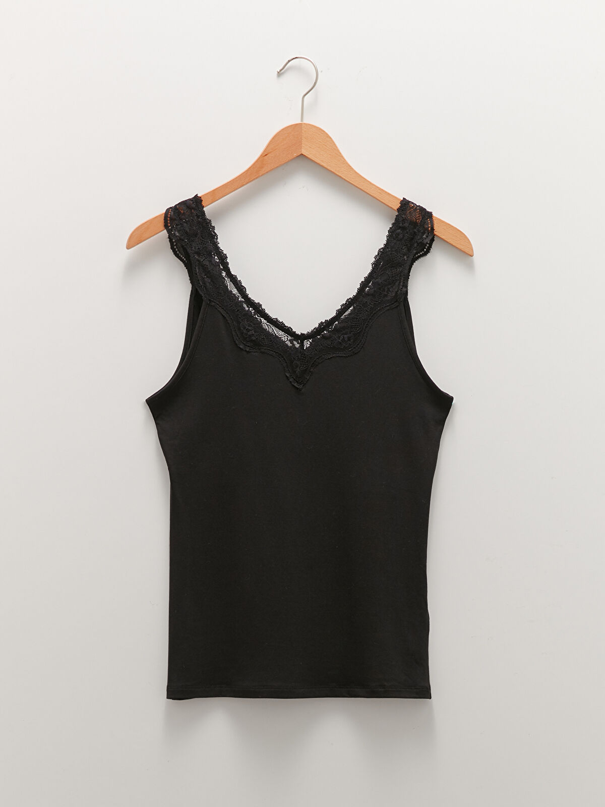 LCW DREAM V Yaka Dantelli Askılı Kadın Atlet