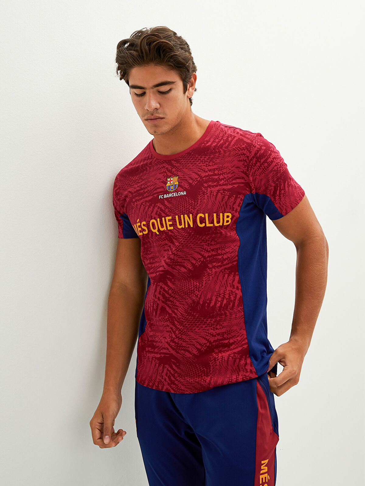LCW SPORTS Bisiklet Yaka Kısa Kollu Barcelona Baskılı Aktif Spor Penye Erkek Taraftar Tişört LCW SPORTS Bisiklet Yaka Kısa Kollu Barcelona Baskılı Aktif Spor Penye Erkek Taraftar Tişört