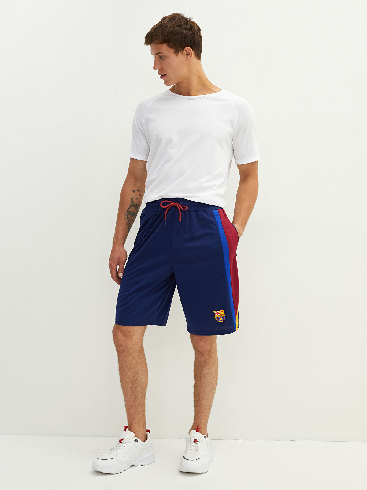 LCW SPORTS Standart Kalıp Barcelona Baskılı Erkek Taraftar Şort