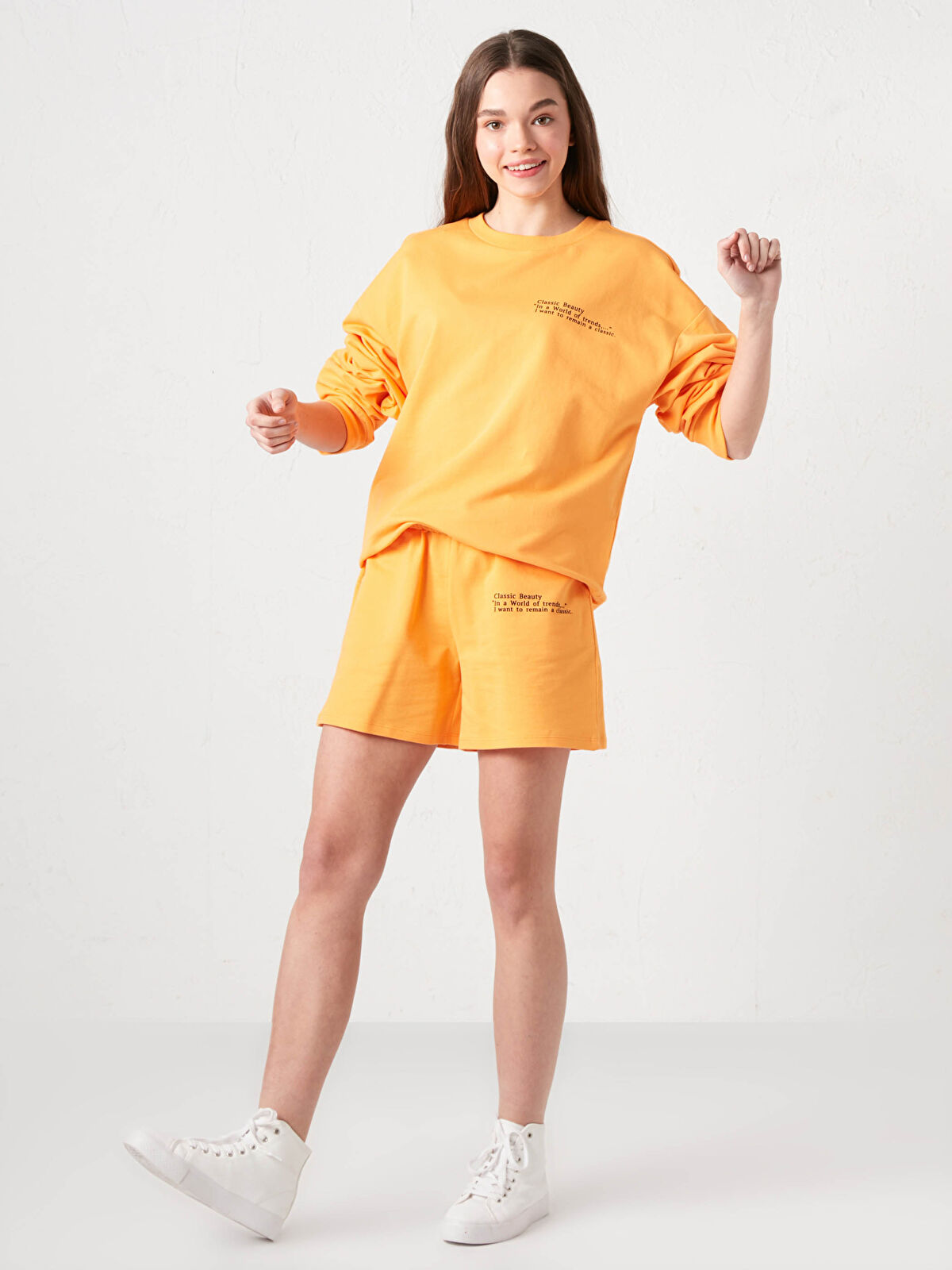 LCW CASUAL Beli Lastikli Slogan Baskılı Kadın Şort