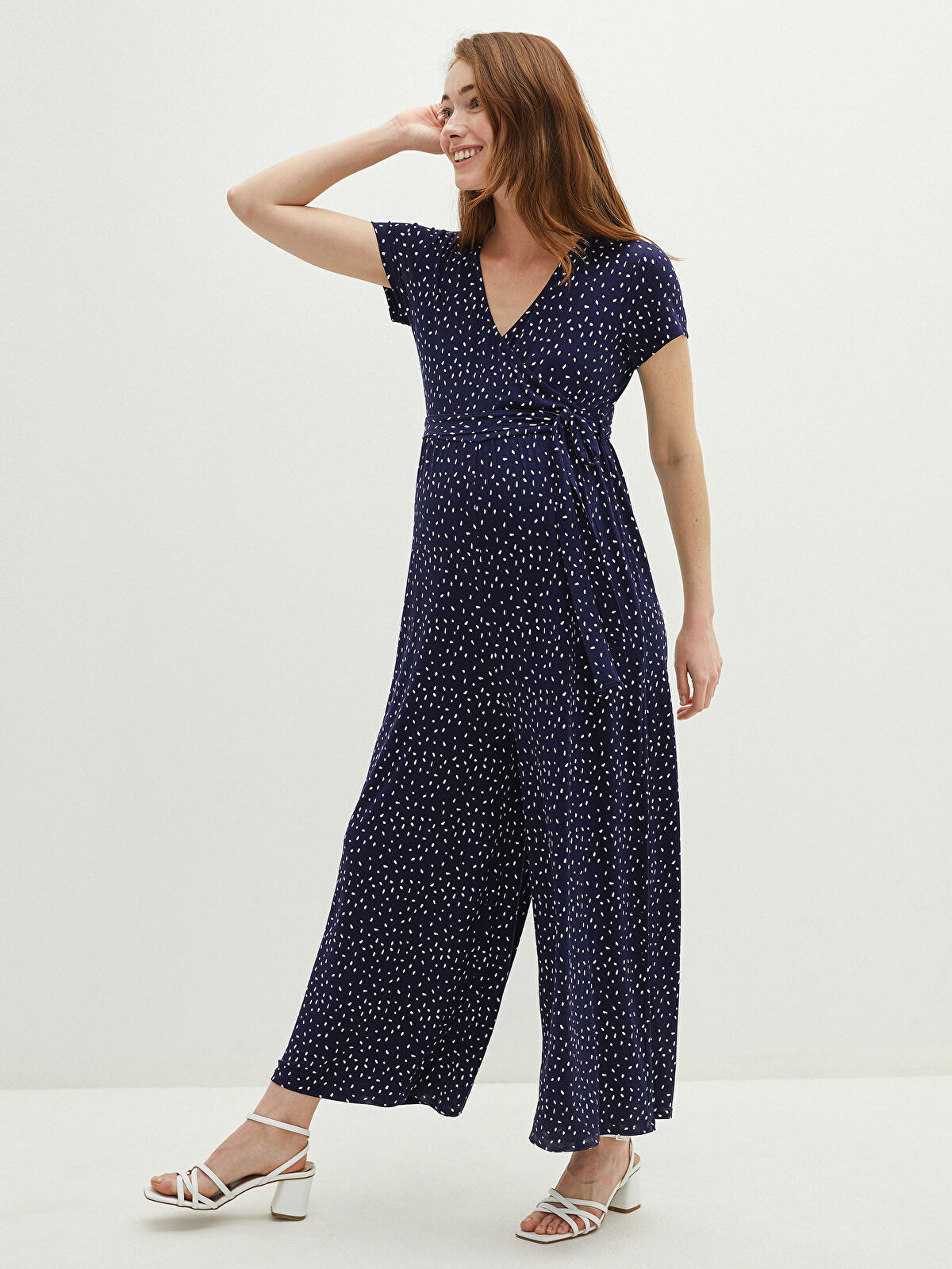 V Yaka Desenli Kısa Kollu Beli Kuşaklı Vual Kumaş Hamile Tulum